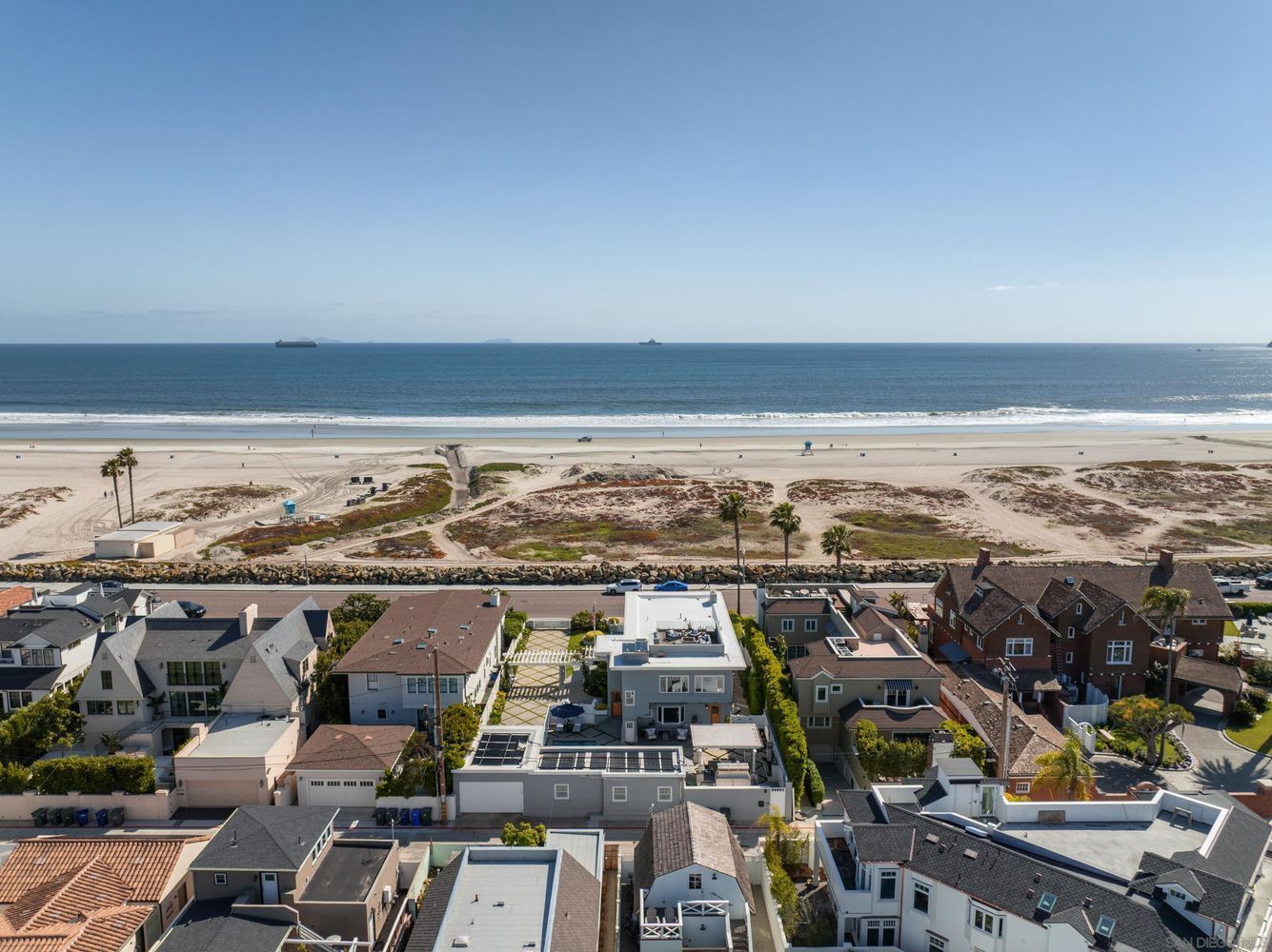 Photo 8 of 9 in A Thoughtfully Restored Historic Oceanfront Estate ...