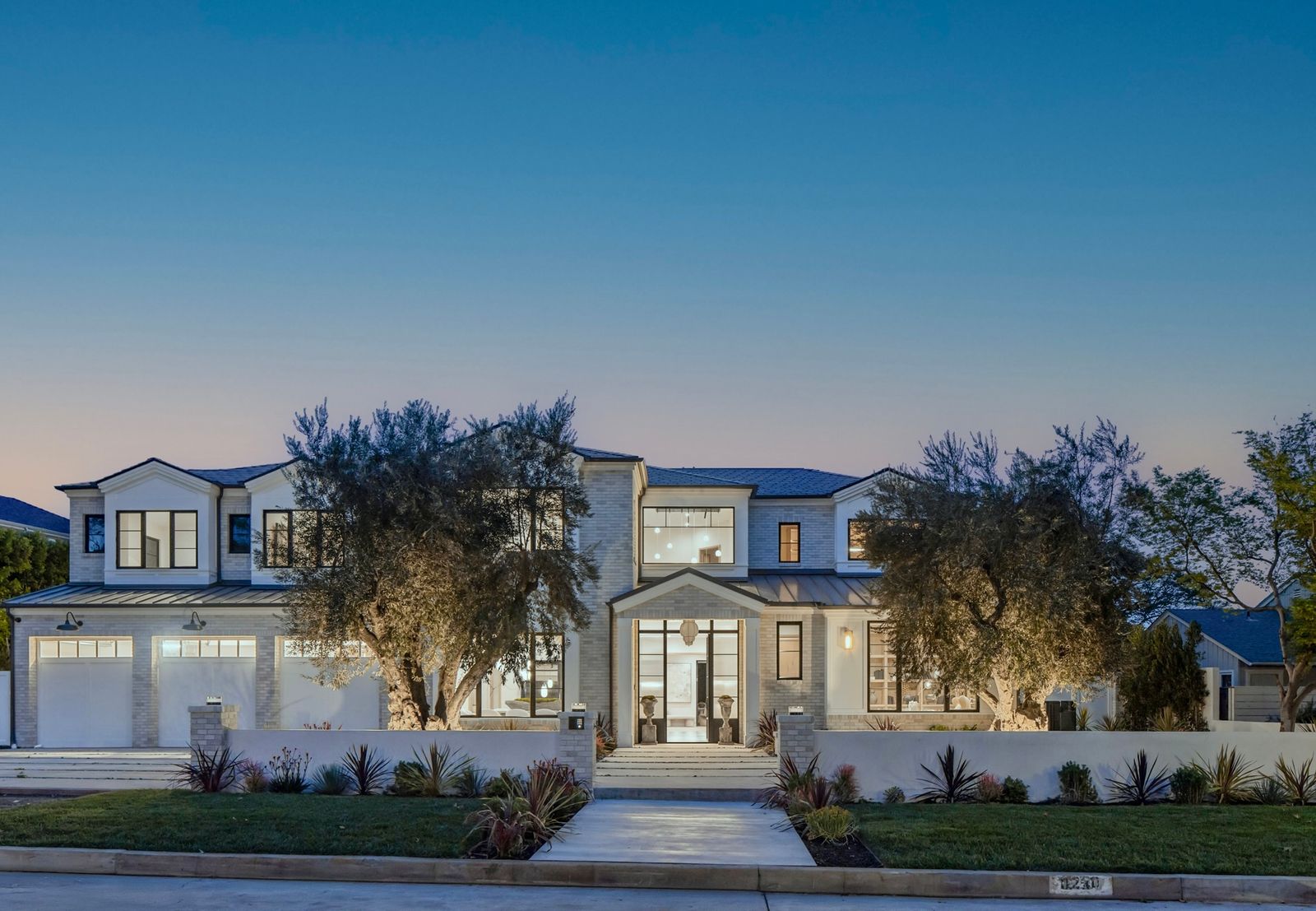 Photo 1 of 10 in Ken Ungar Unveils a Modern Pacific Palisades ...