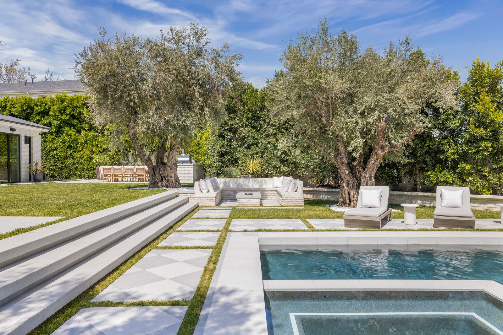 Photo 2 of 10 in Ken Ungar Unveils a Modern Pacific Palisades ...