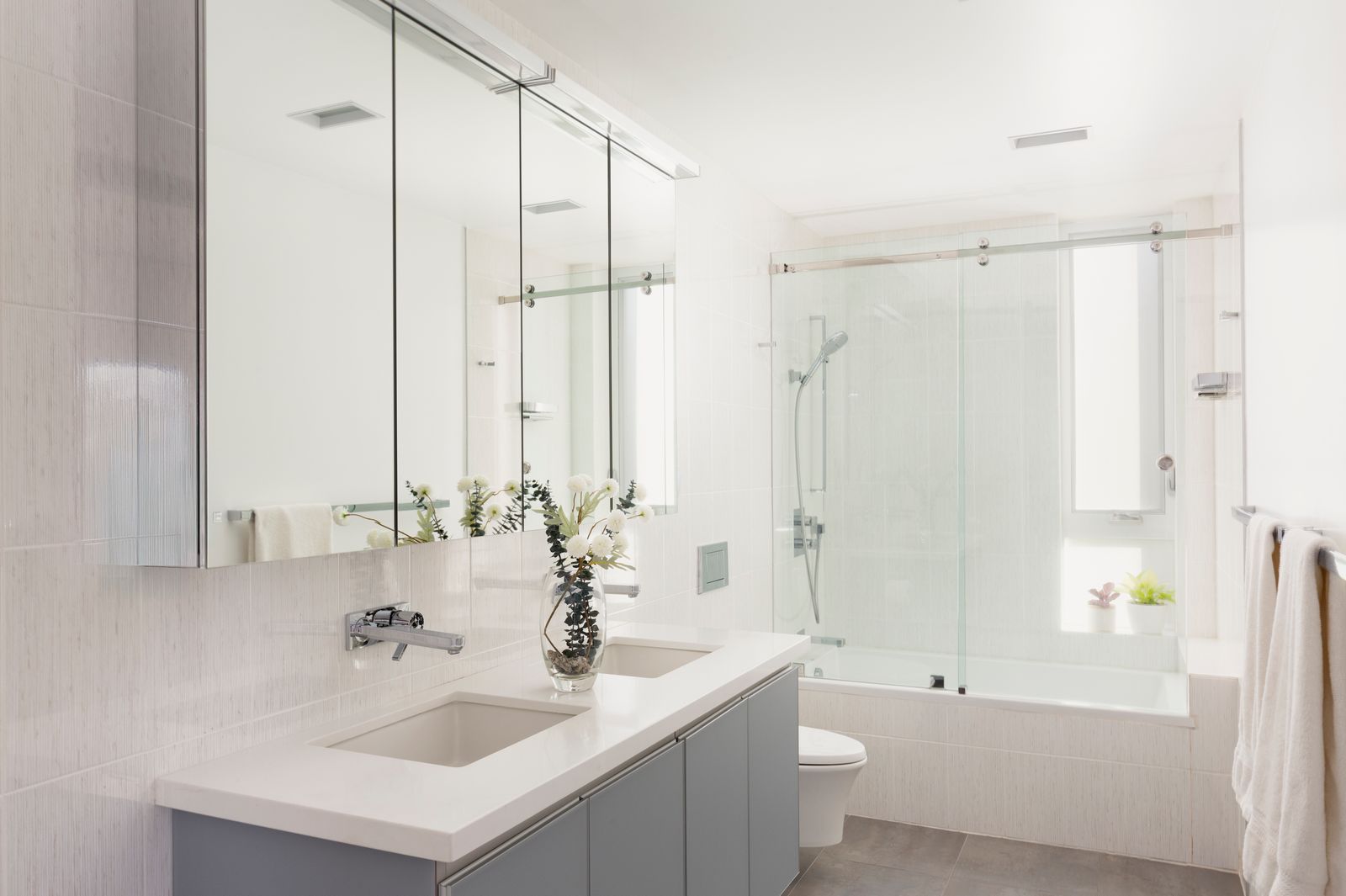 Photo 4 of 10 in Modern 2015 Proto Homes Energy Efficient Low ...