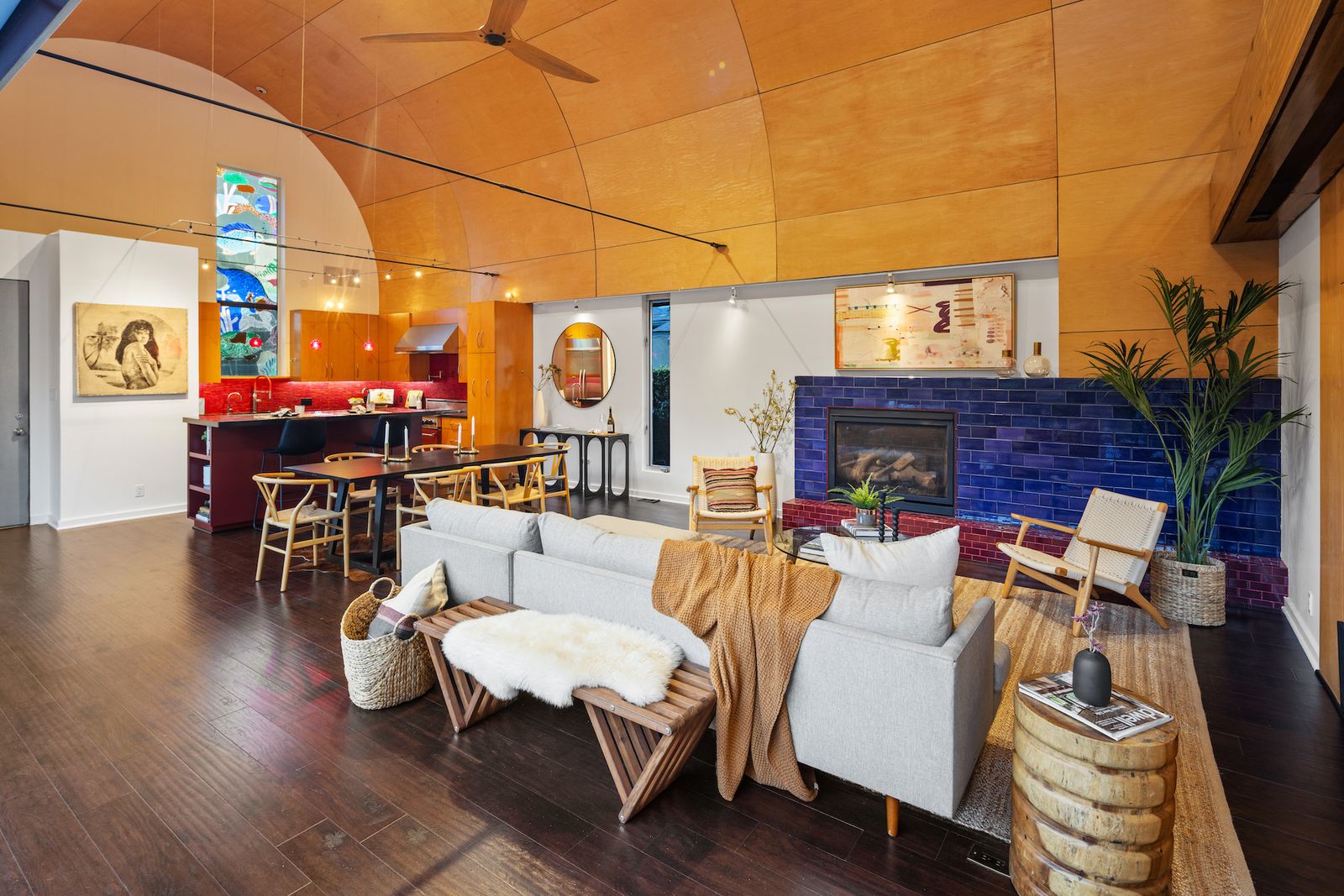 Photo 17 of 21 in Rock Icon Perry Farrell’s Former Venice Home by ...