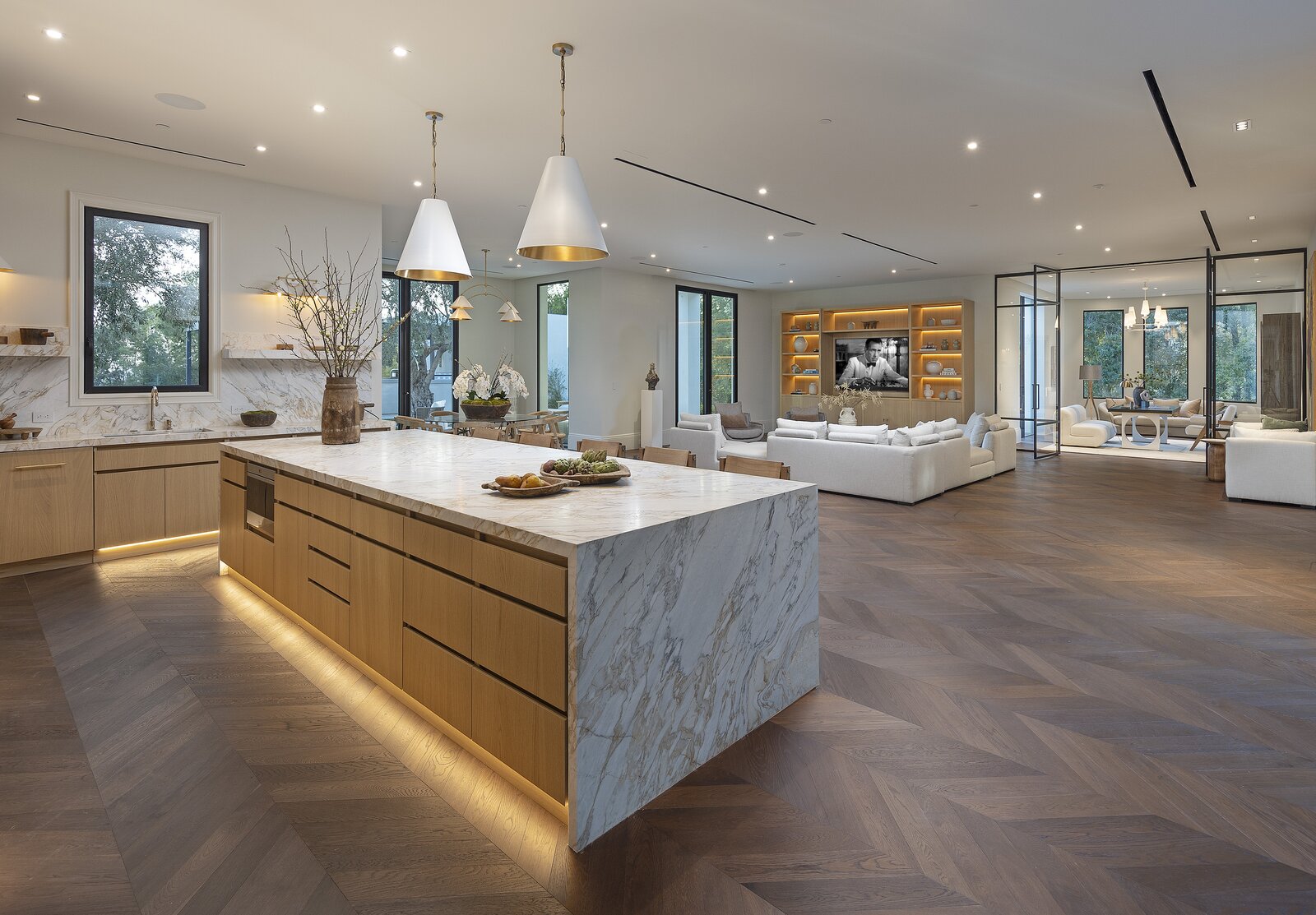 Photo 9 of 24 in The Crown Jewel of Beverly Park by Hilton & Hyland ...