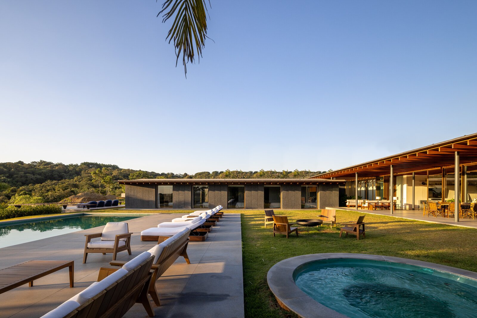 Photo 20 of 29 in Madeira House by MATHEUS FARAH E MANOEL MAIA ...