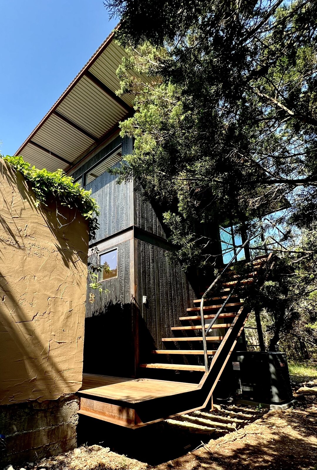 Photo 2 of 24 in Rainbow Ranch by ben newman - Dwell