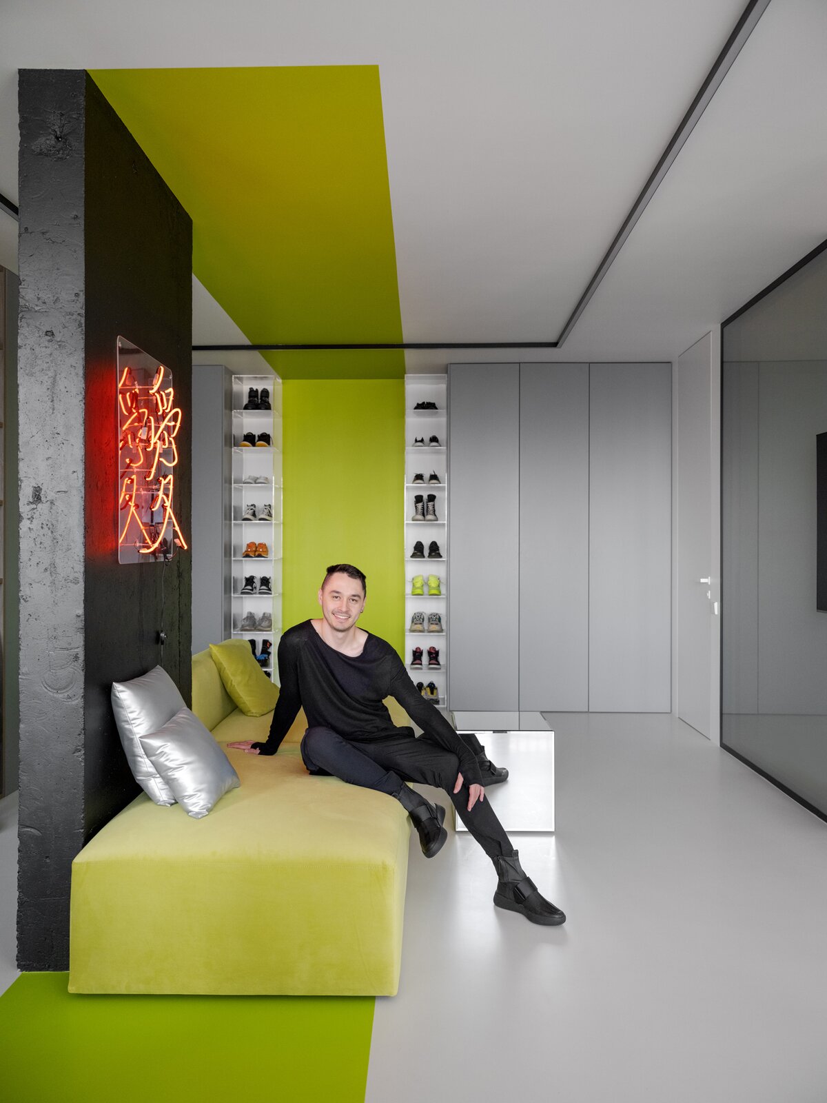 Photo 9 of 28 in Minimalist apartment for a student in Moscow by Рустэм ...
