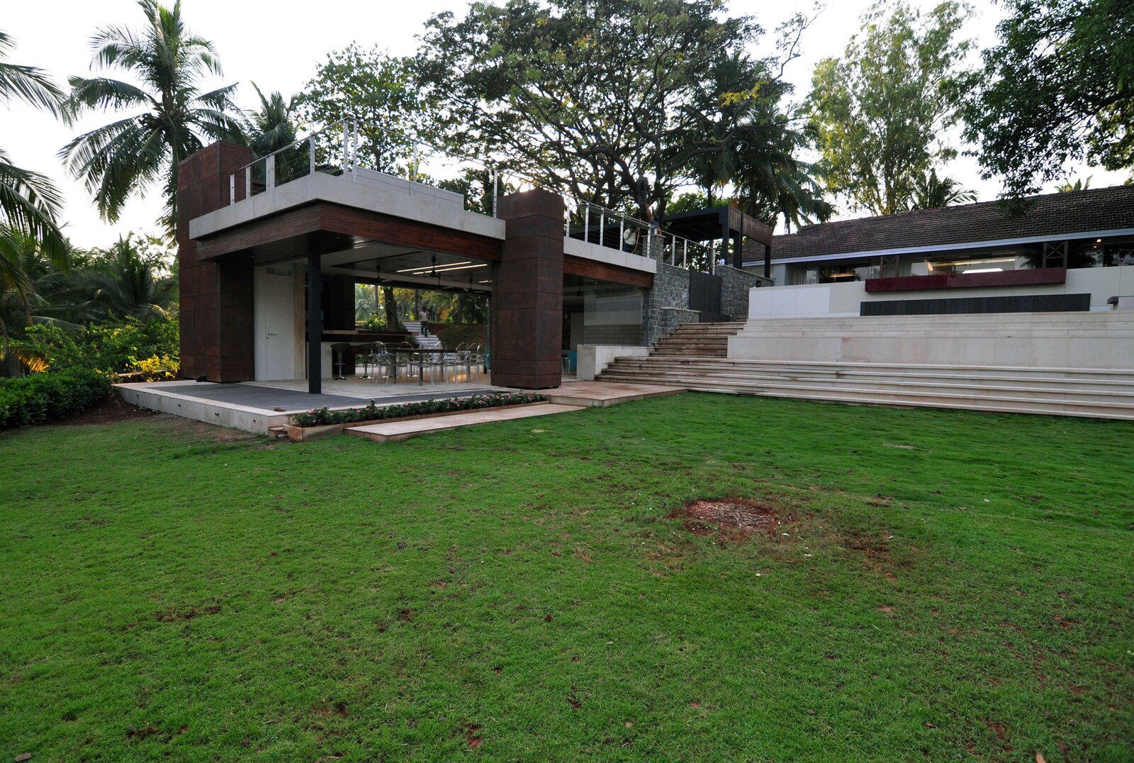 Photo 6 of 13 in LONG POOL HOUSE by SHROFFLEóN - Dwell