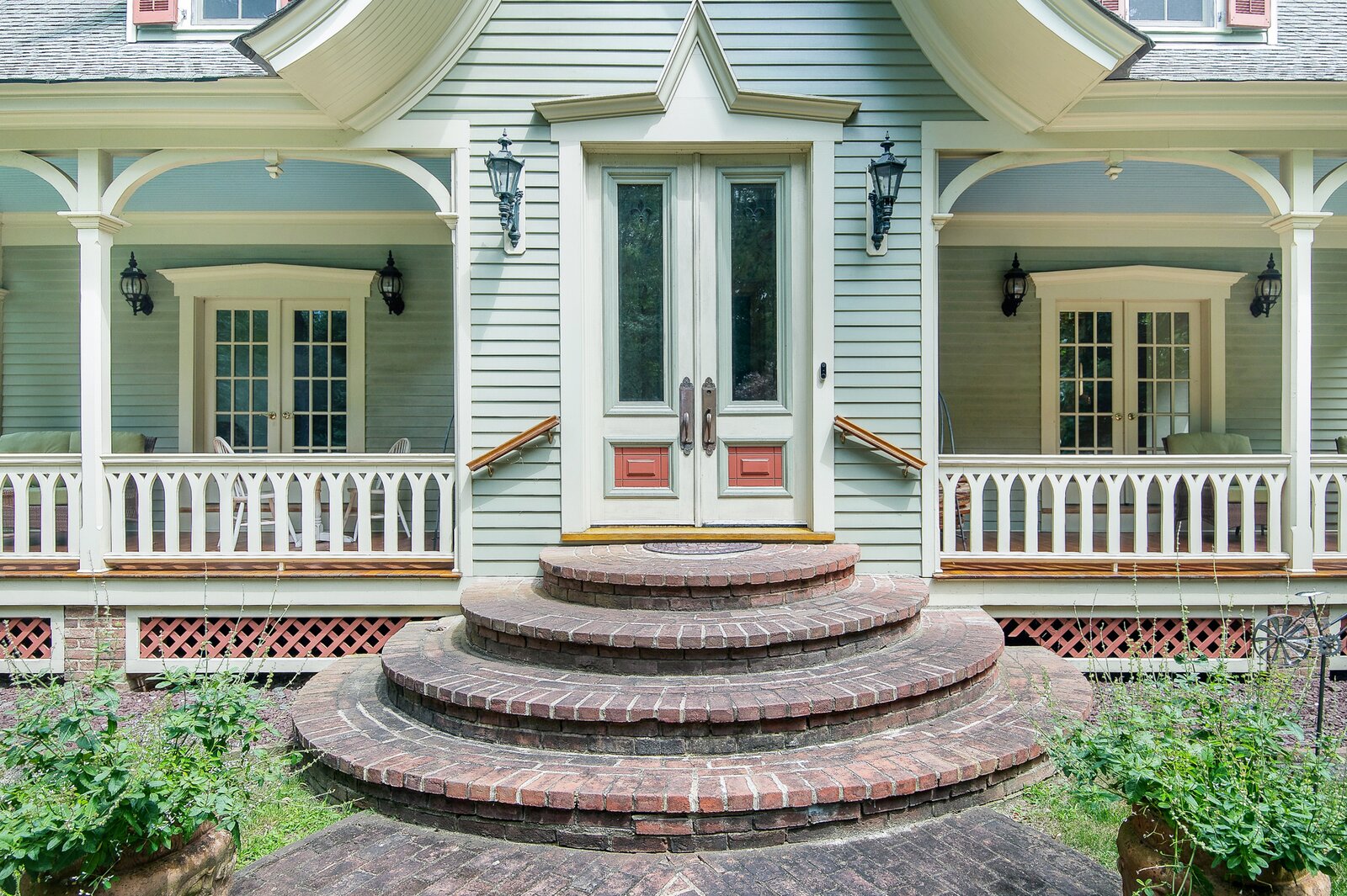 Photo 2 of 19 in Modern Victorian by Thomas Cromie - Dwell