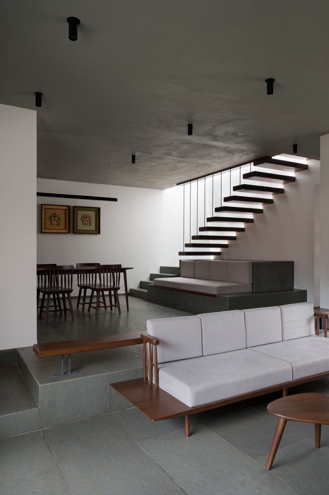 Photo 8 of 35 in House with Hidden Gardens by Hrishikesh More ...