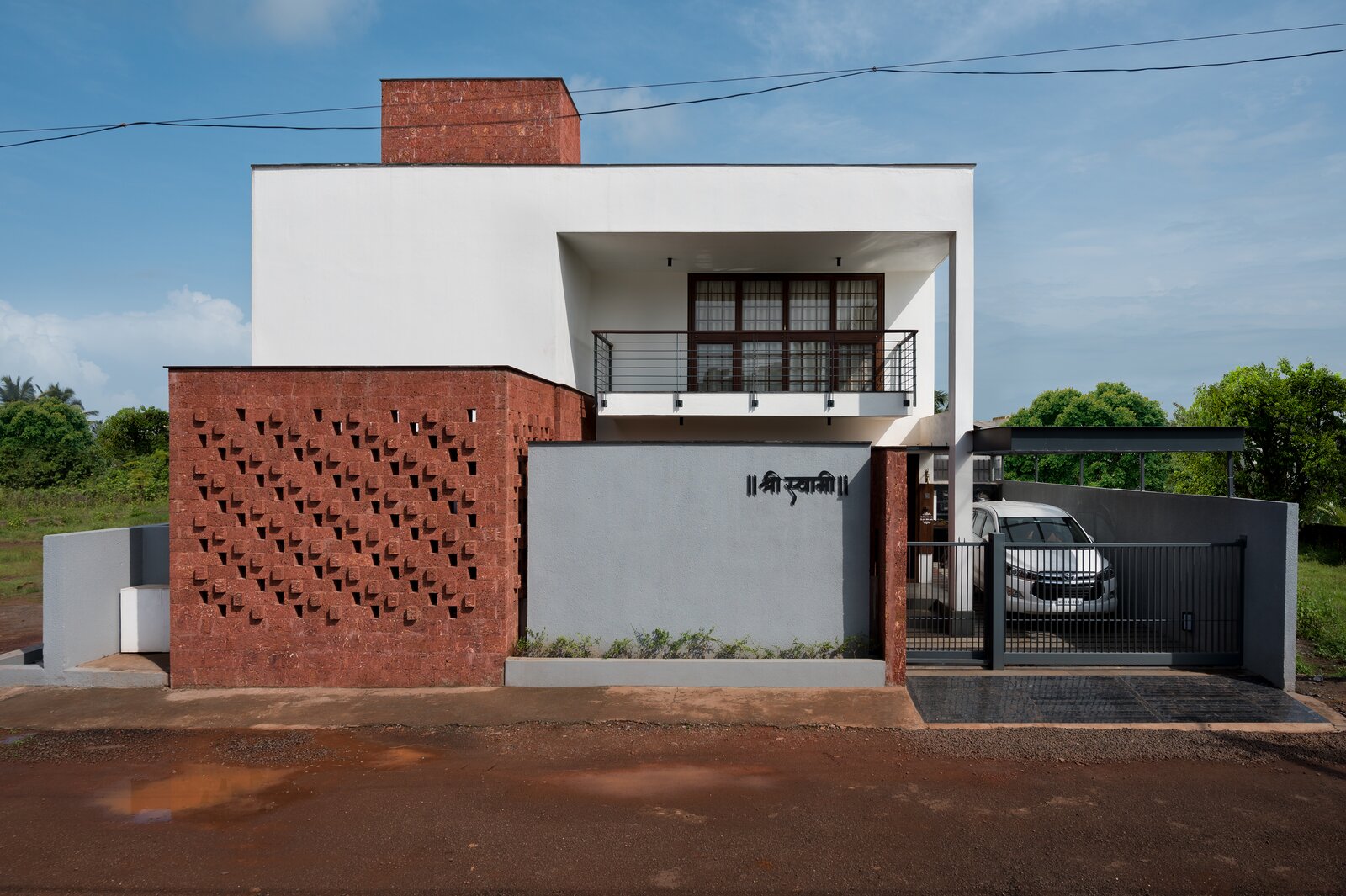 Photo 3 of 35 in House with Hidden Gardens by Hrishikesh More ...