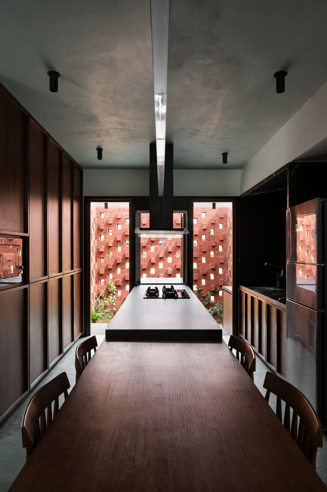 Photo 13 of 35 in House with Hidden Gardens by Hrishikesh More ...