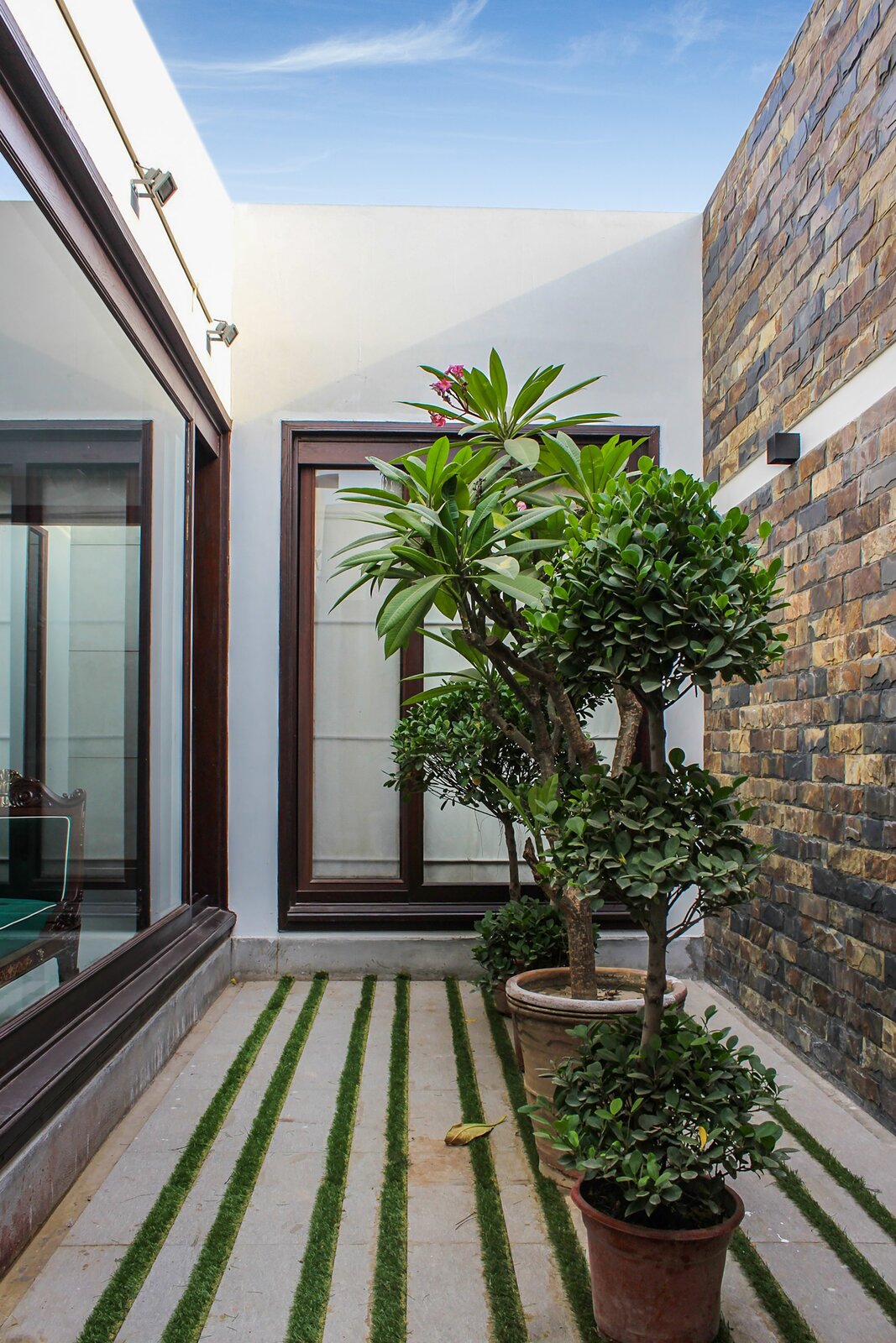 The 6 Courtyards House (9 Photos) - Dwell