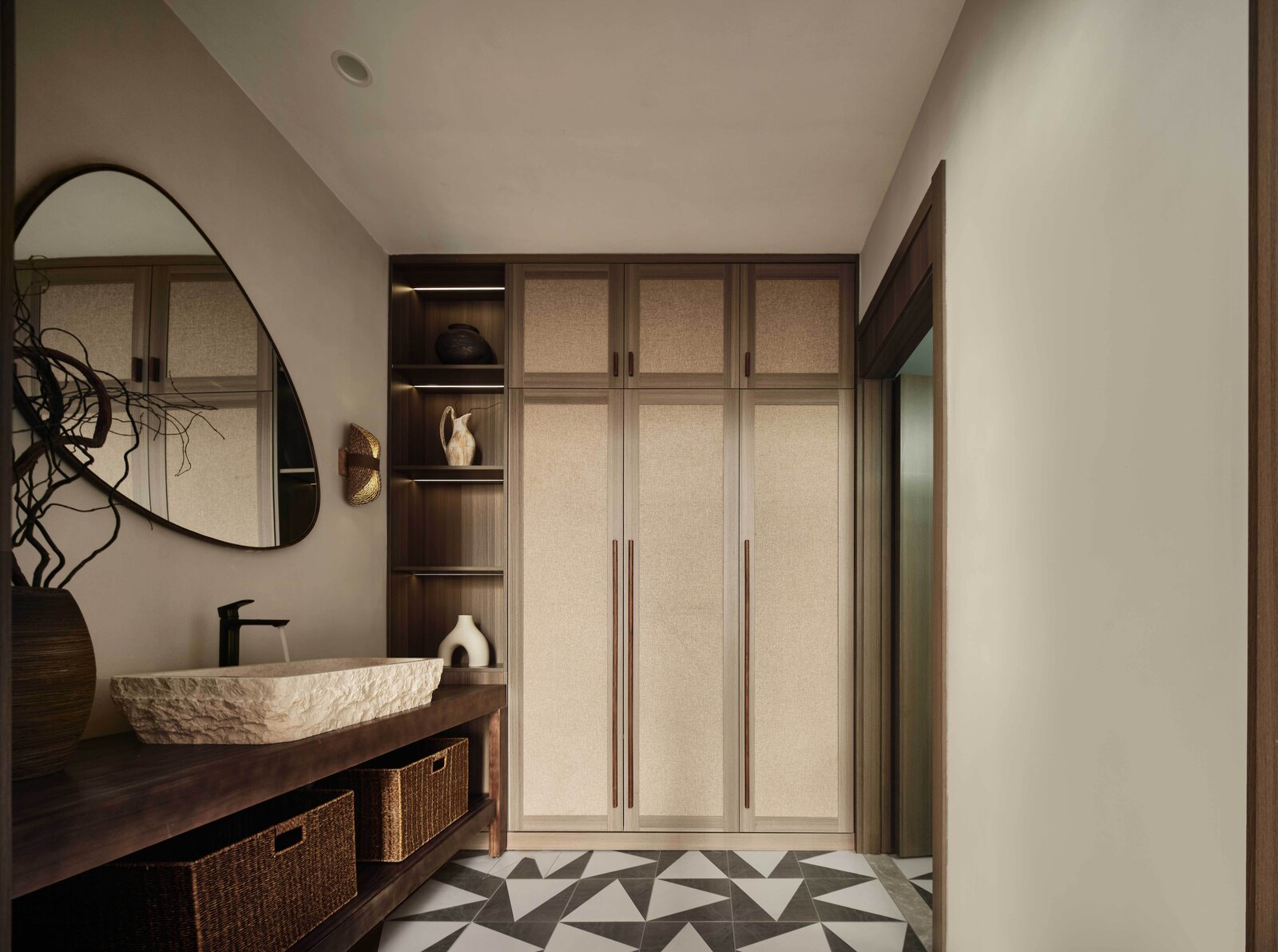 Photo 3 of 27 in Shanghai Donggang Chengfu Hotel by Shanghai Light and ...