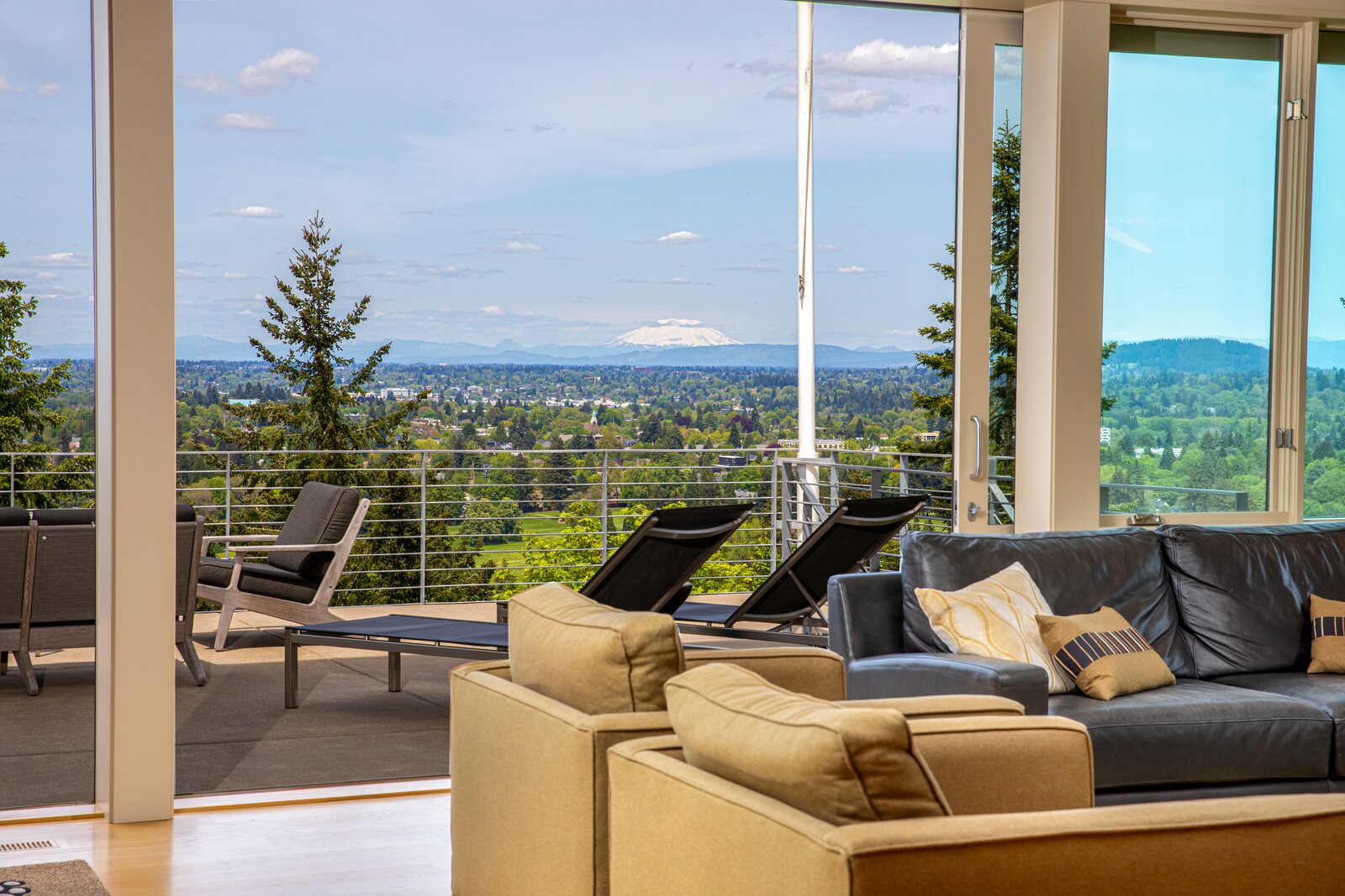 Photo 8 of 24 in Iconic Neutra Modern Home Up For Sale by Tracy Hasson ...