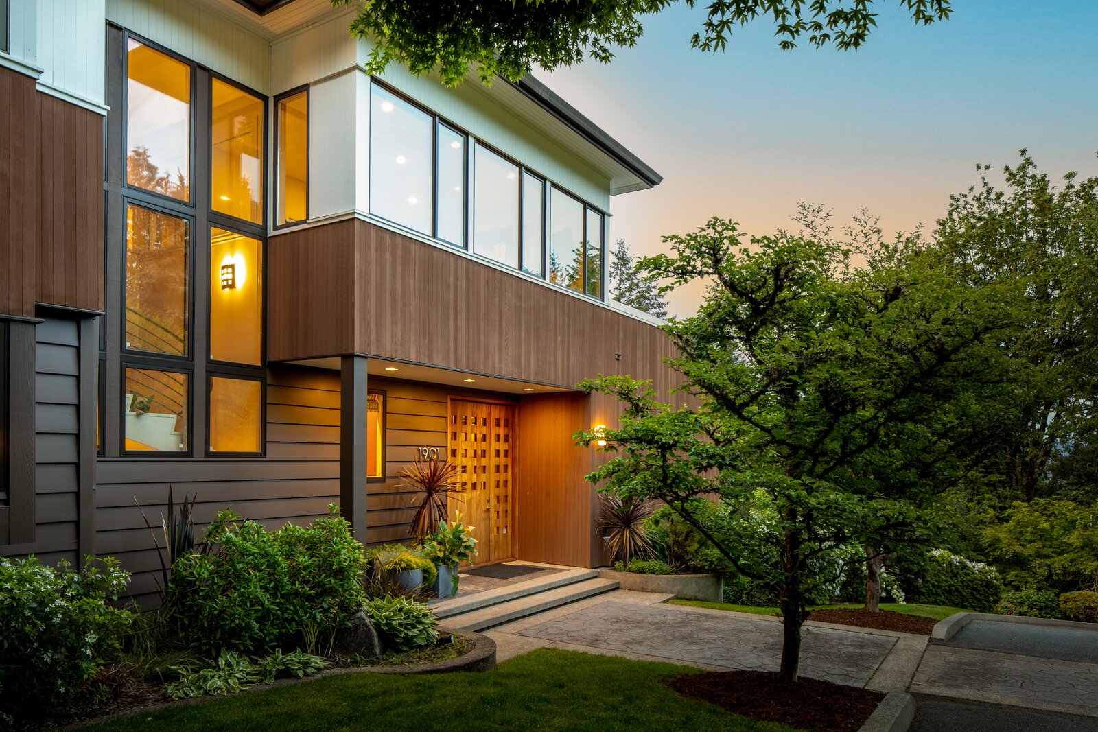 Photo 6 of 24 in Iconic Neutra Modern Home Up For Sale by Tracy Hasson ...