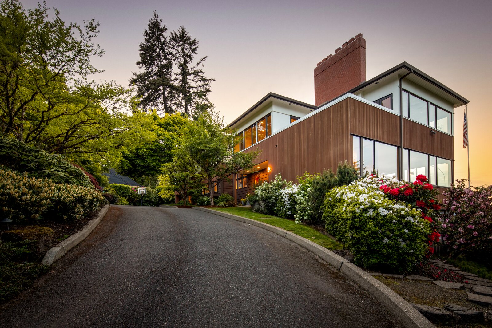Photo 5 of 24 in Iconic Neutra Modern Home Up For Sale by Tracy Hasson ...