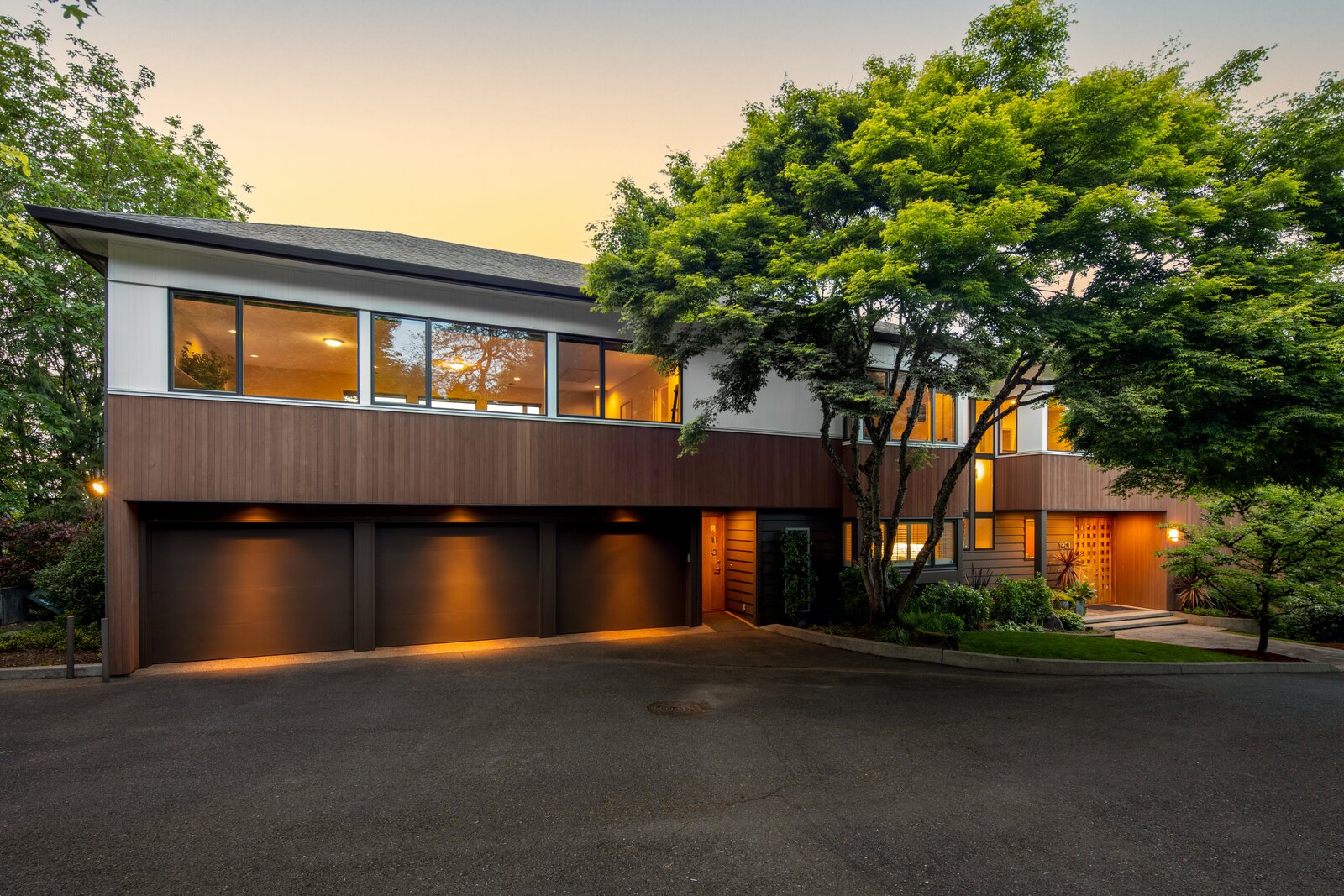 Photo 4 of 24 in Iconic Neutra Modern Home Up For Sale by Tracy Hasson ...
