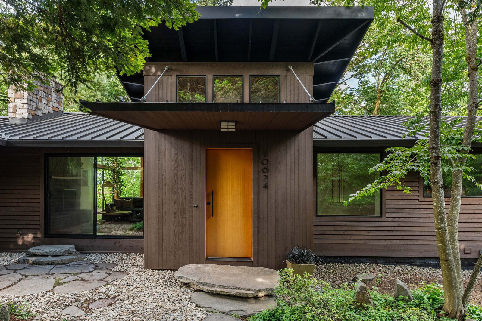 Photo 1 of 23 in Folded Roof by M.O.Daby Design - Dwell