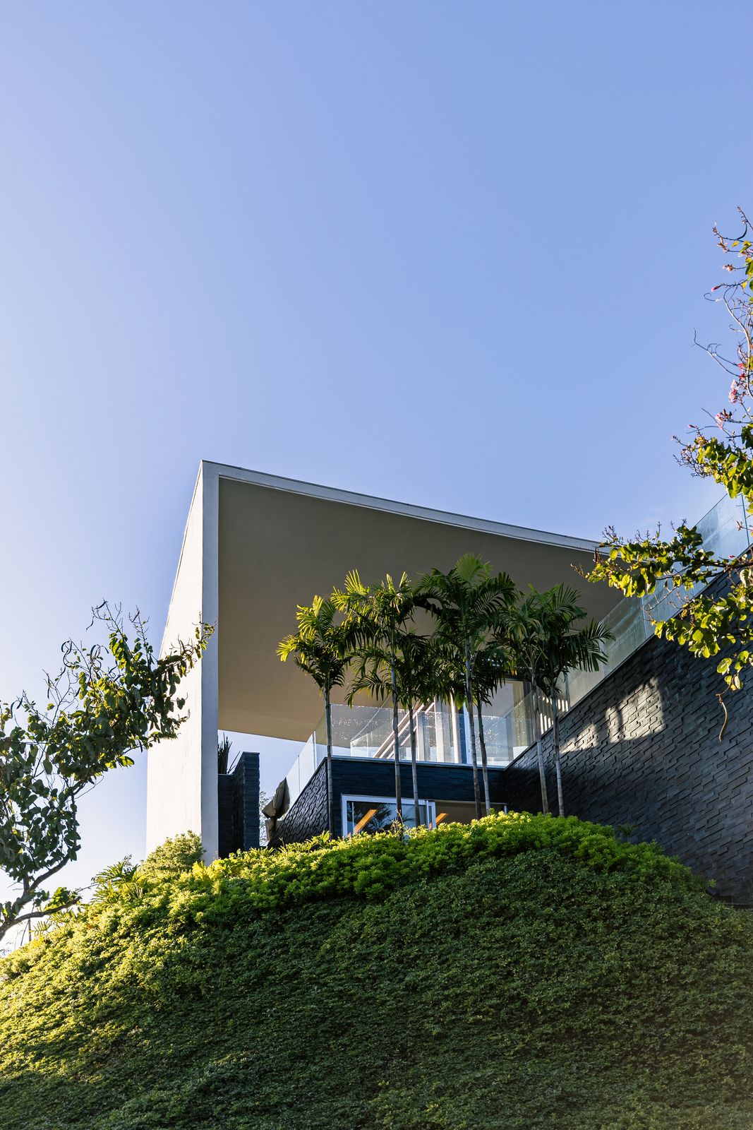 Photo 14 of 38 in Linho House by TETRO Arquitetura - Dwell