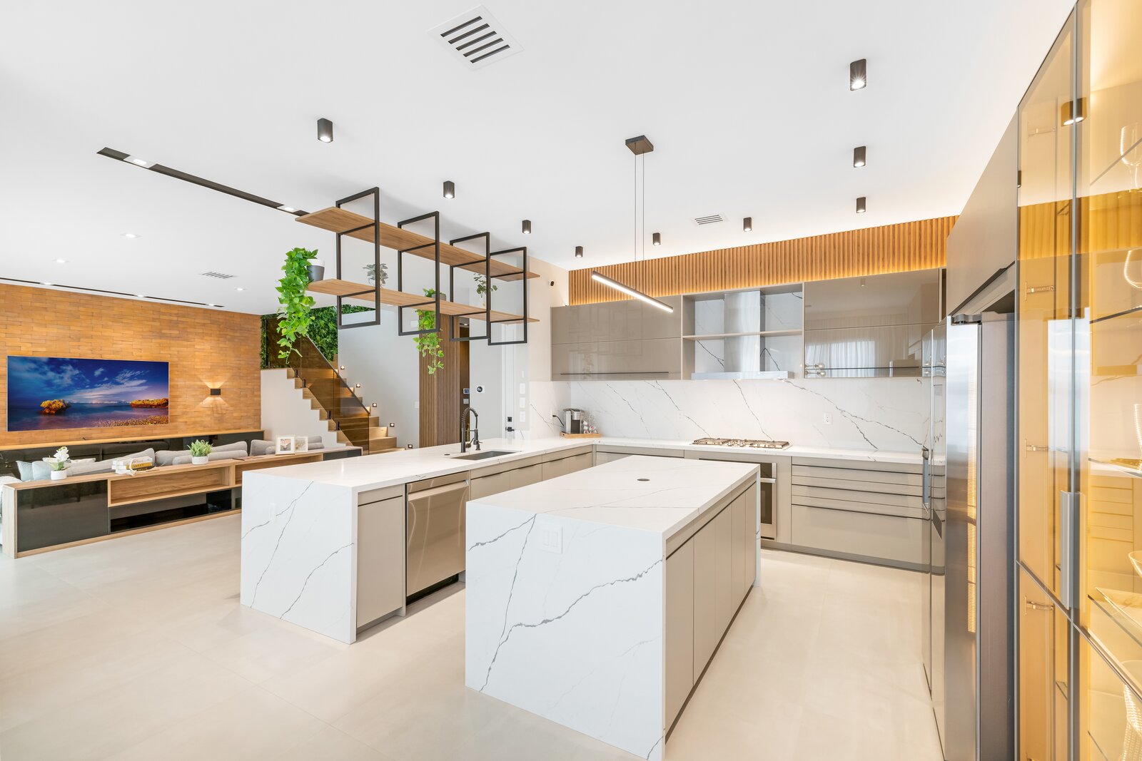 Boca Raton Designer Home with Sleek Touches Makes a Statement (6 Photos ...