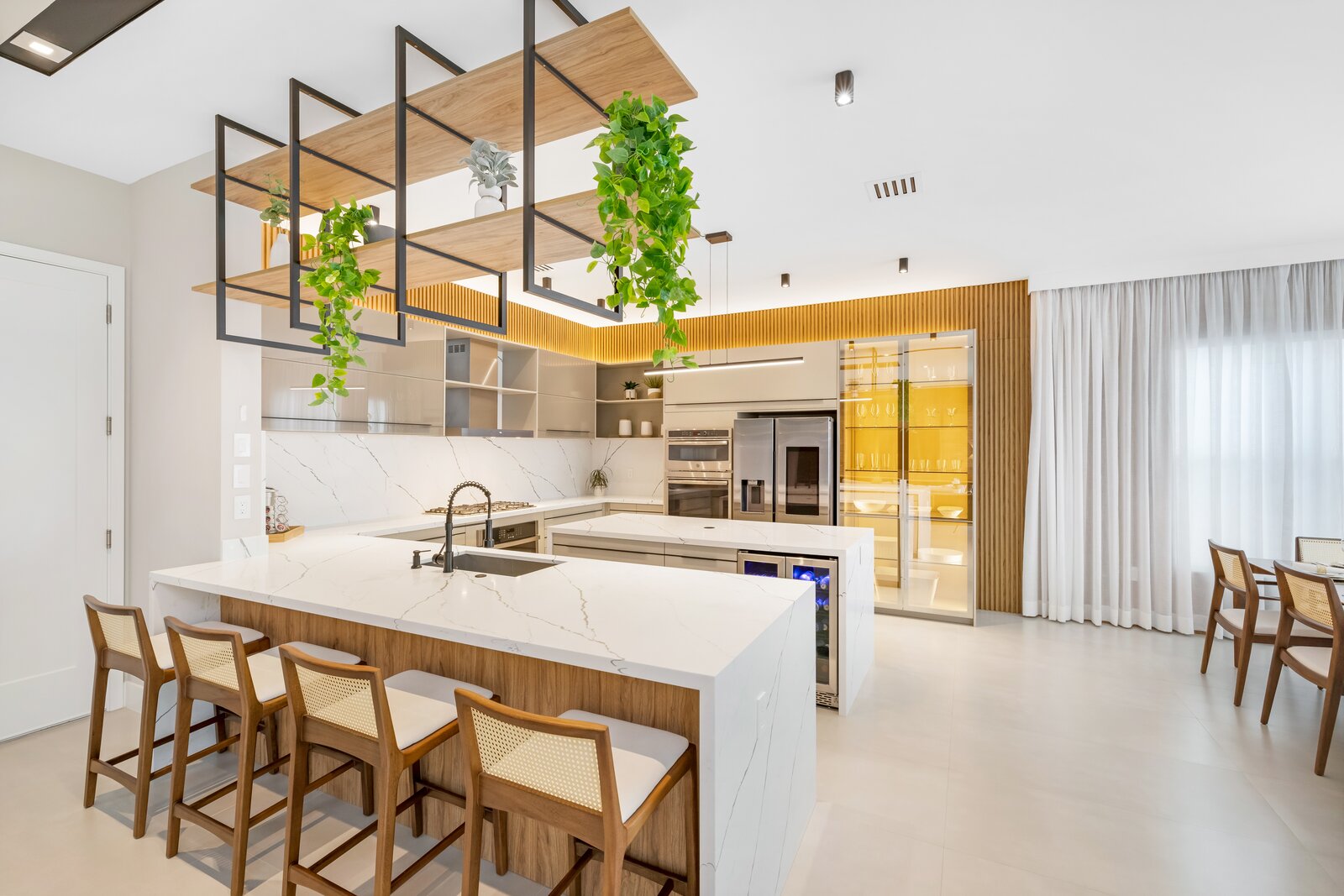 Photo 2 of 6 in Boca Raton Designer Home with Sleek Touches Makes a ...