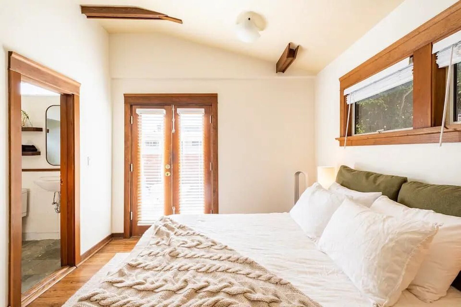 Photo 3 of 6 in The Bungalow on Thorn by Jessica Haslam - Dwell