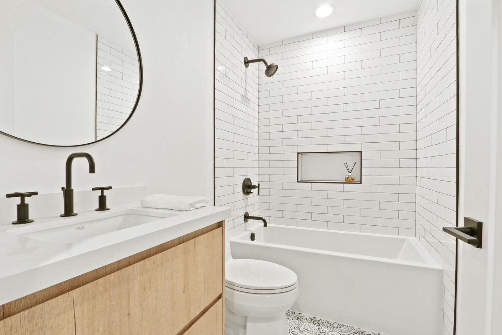 Photo 11 of 12 in The Bel Air House Tour by E&E builders Inc - Dwell