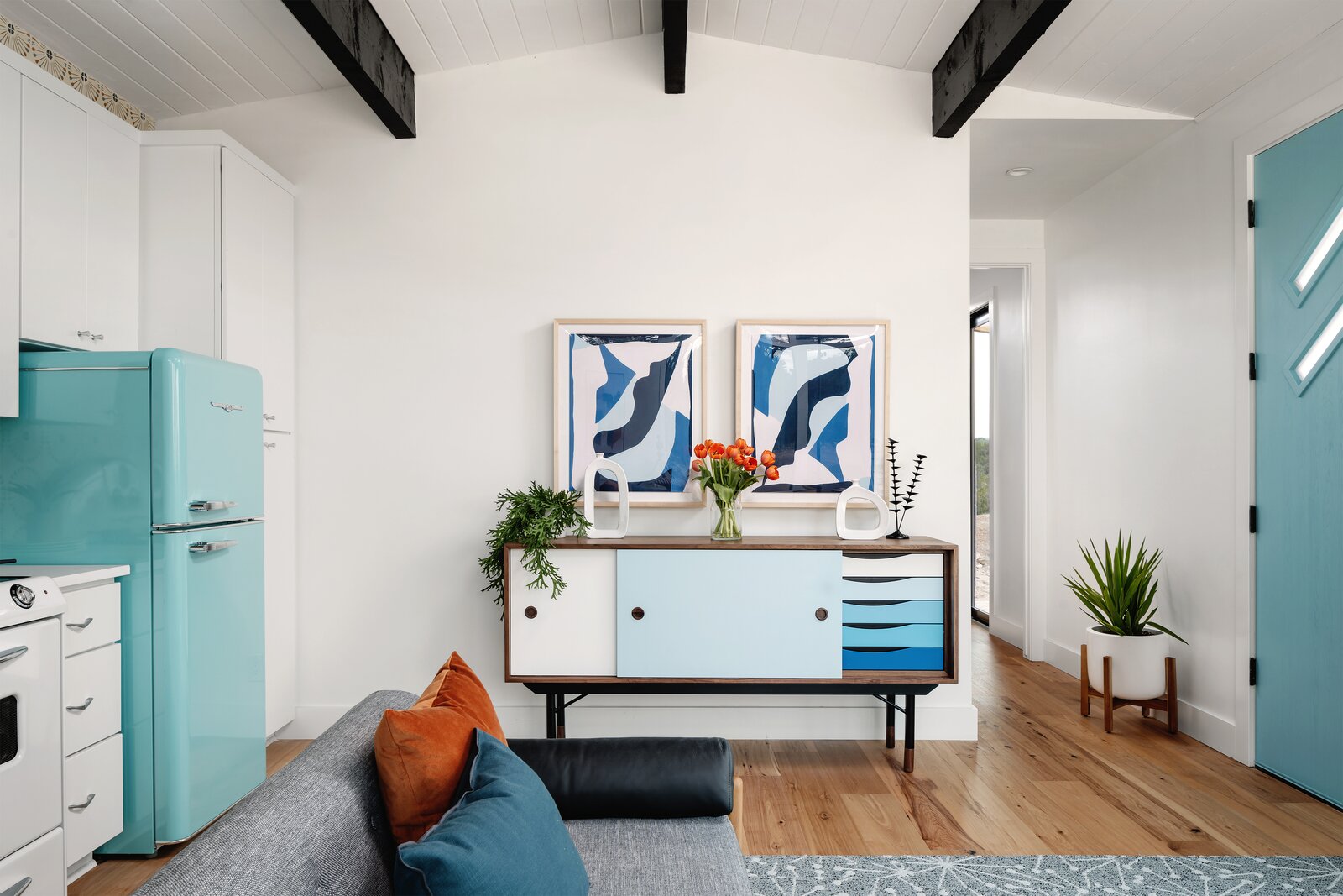 Photo 10 of 12 in Atomic Ranch Magazine Project House by Breathe Design ...