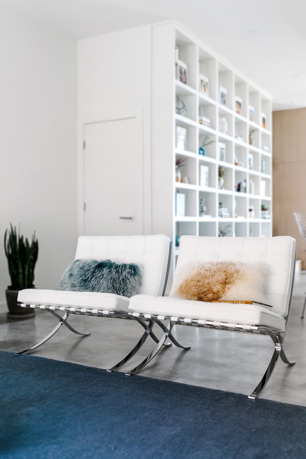 Photo 10 of 12 in Tranquil & Minimal Modern Townhouse by Breathe Design ...