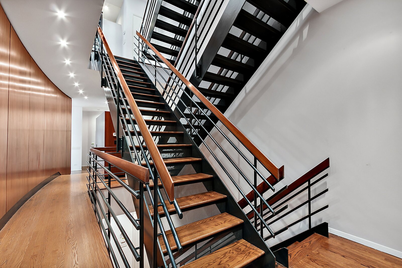 Photo 20 of 35 in Romanesque Revival Rowhouse in Chicago's Gold Coast ...
