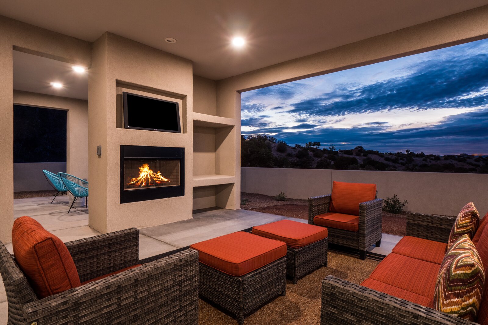 Photo 4 of 46 in Desert Serenity by Evan Kinsley - Dwell