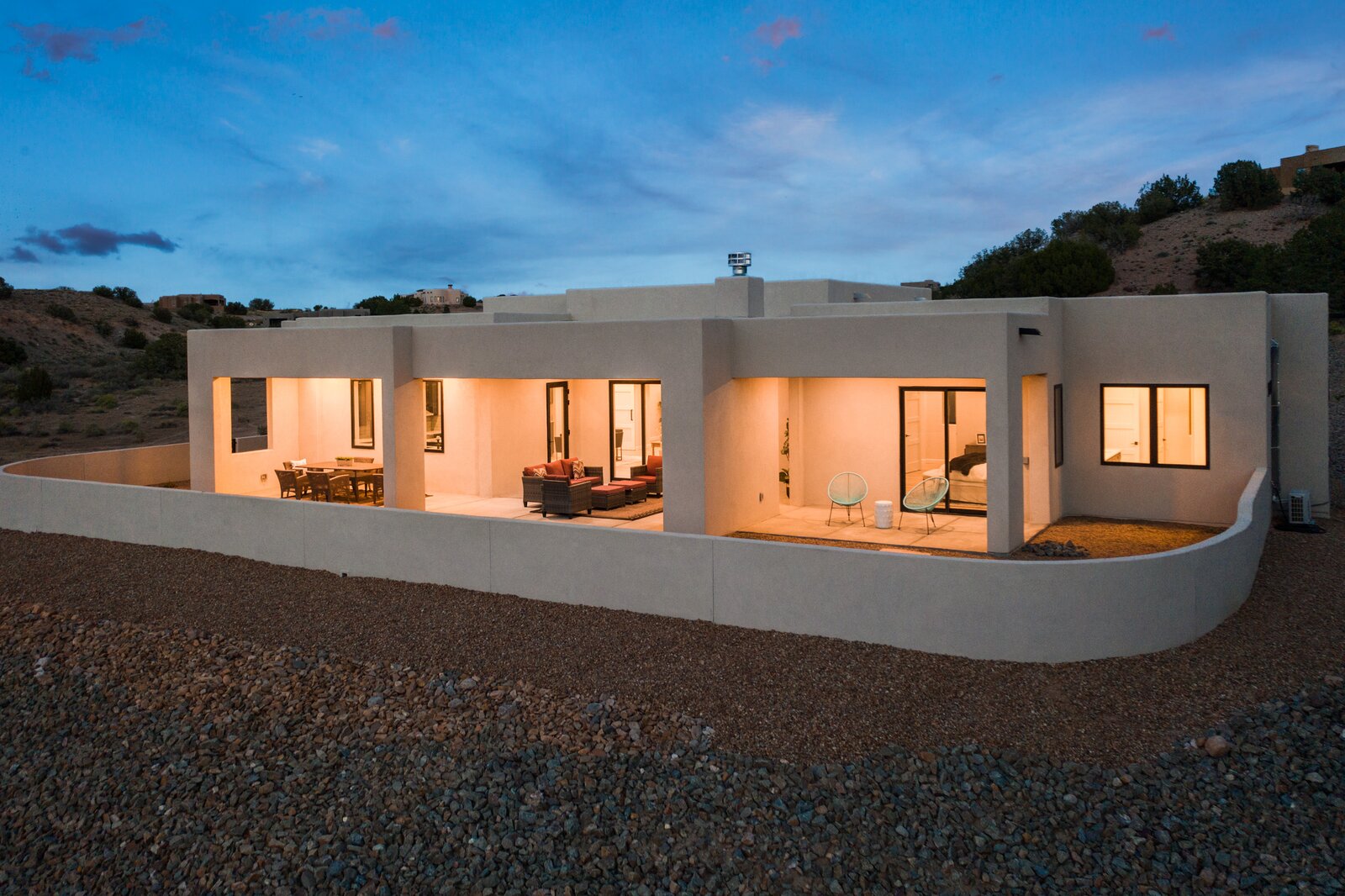 Photo 5 of 46 in Desert Serenity by Evan Kinsley - Dwell