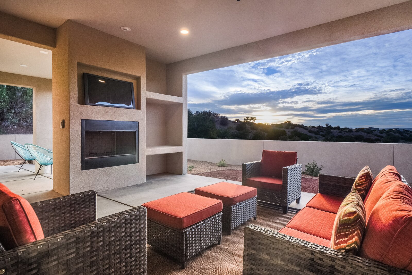 Photo 11 of 46 in Desert Serenity by Evan Kinsley - Dwell