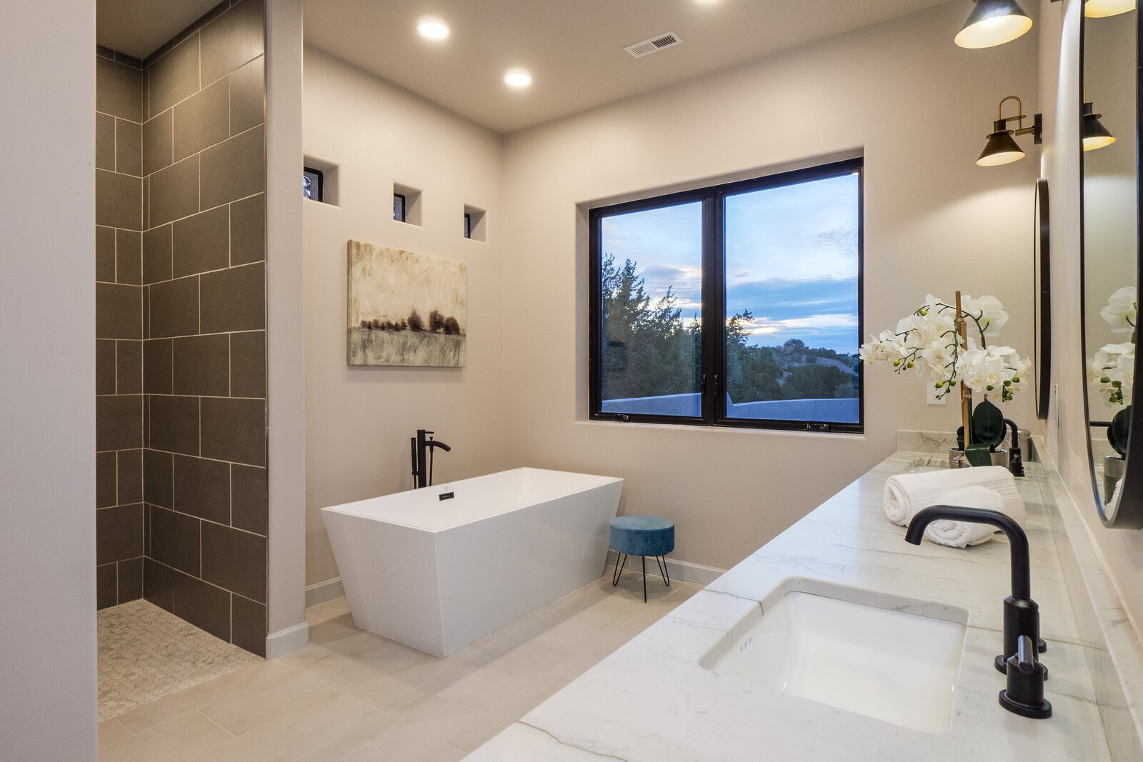 Photo 20 of 46 in Desert Serenity by Evan Kinsley - Dwell