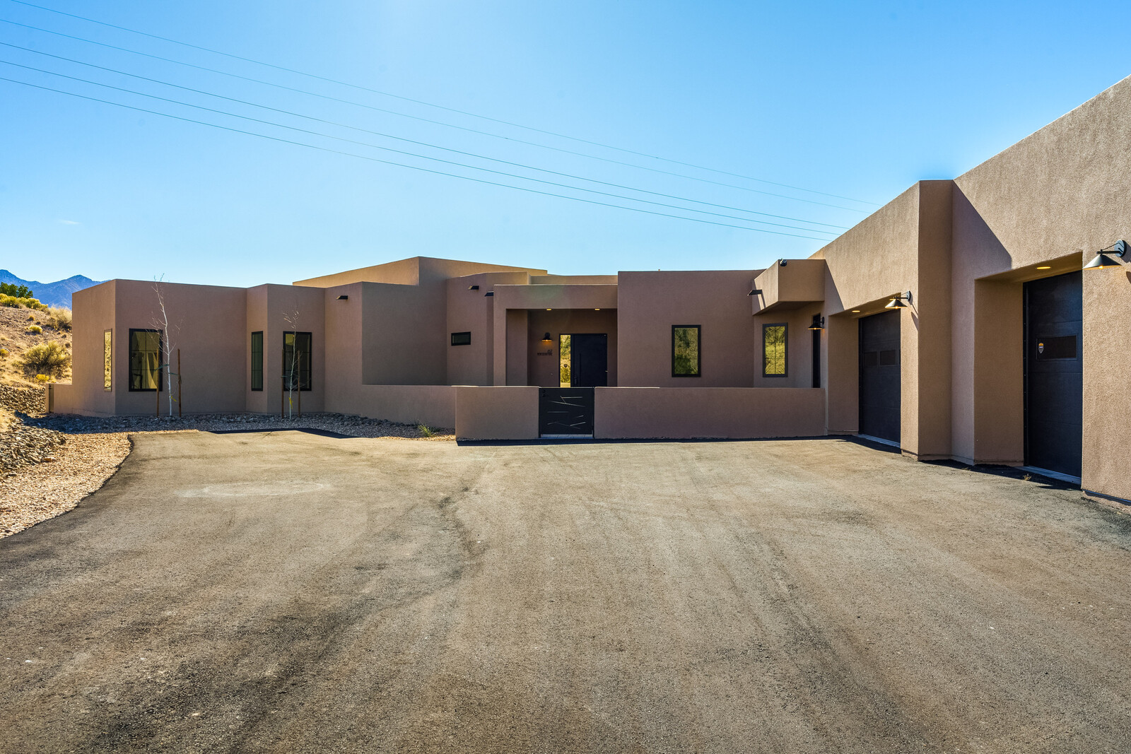 Photo 1 of 47 in Desert Willow Dwelling by Evan Kinsley - Dwell