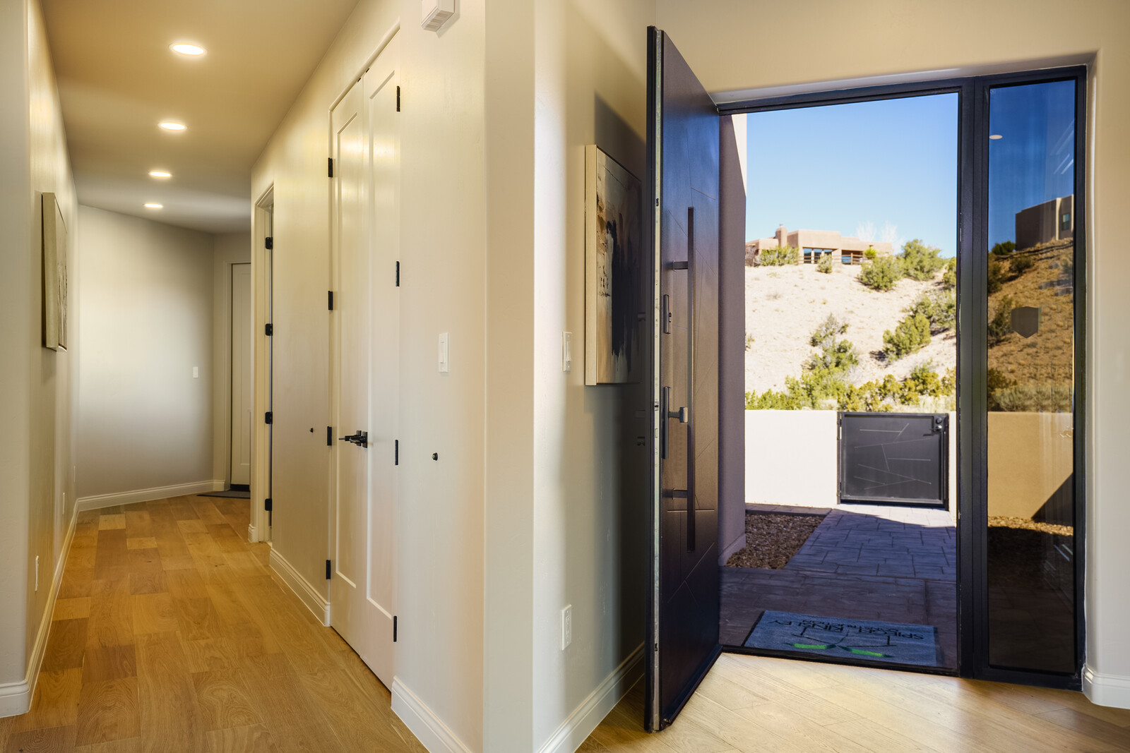 Photo 3 of 47 in Desert Willow Dwelling by Evan Kinsley - Dwell