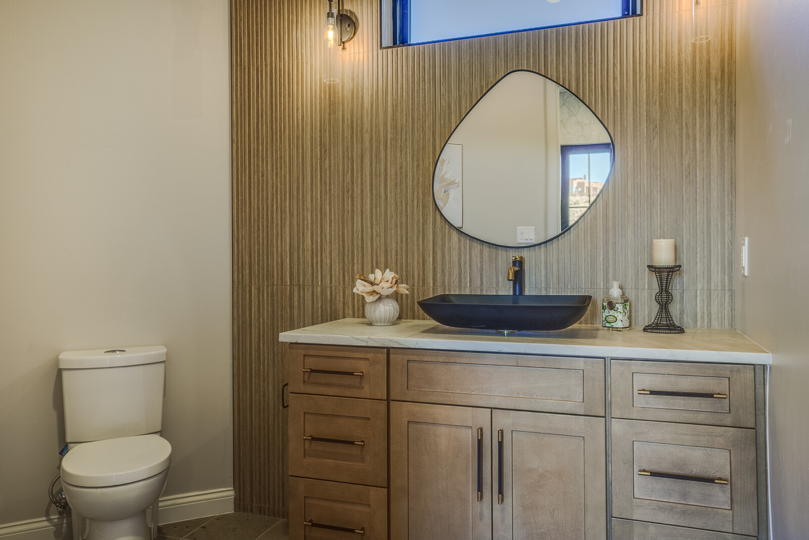 Photo 18 of 47 in Desert Willow Dwelling by Evan Kinsley - Dwell