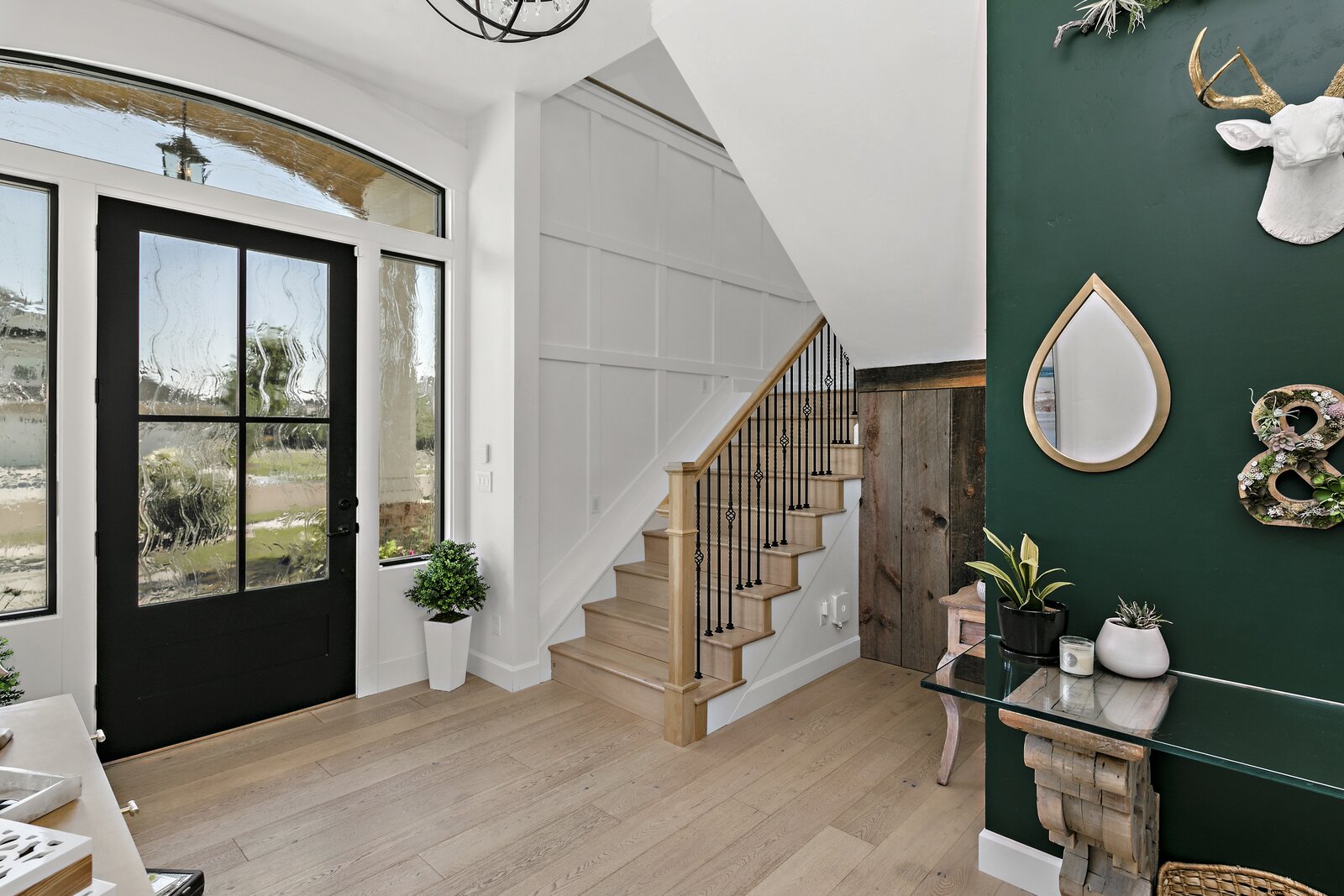 Photo 3 of 11 in A Luxurious Waterfront Farmhouse Lists for $2.599M by ...