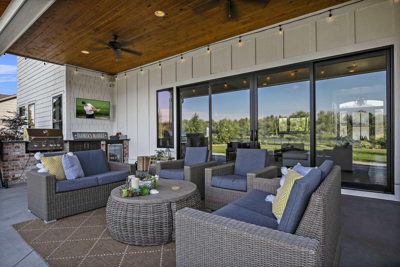 Photo 7 of 11 in A Luxurious Waterfront Farmhouse Lists for $2.599M by ...