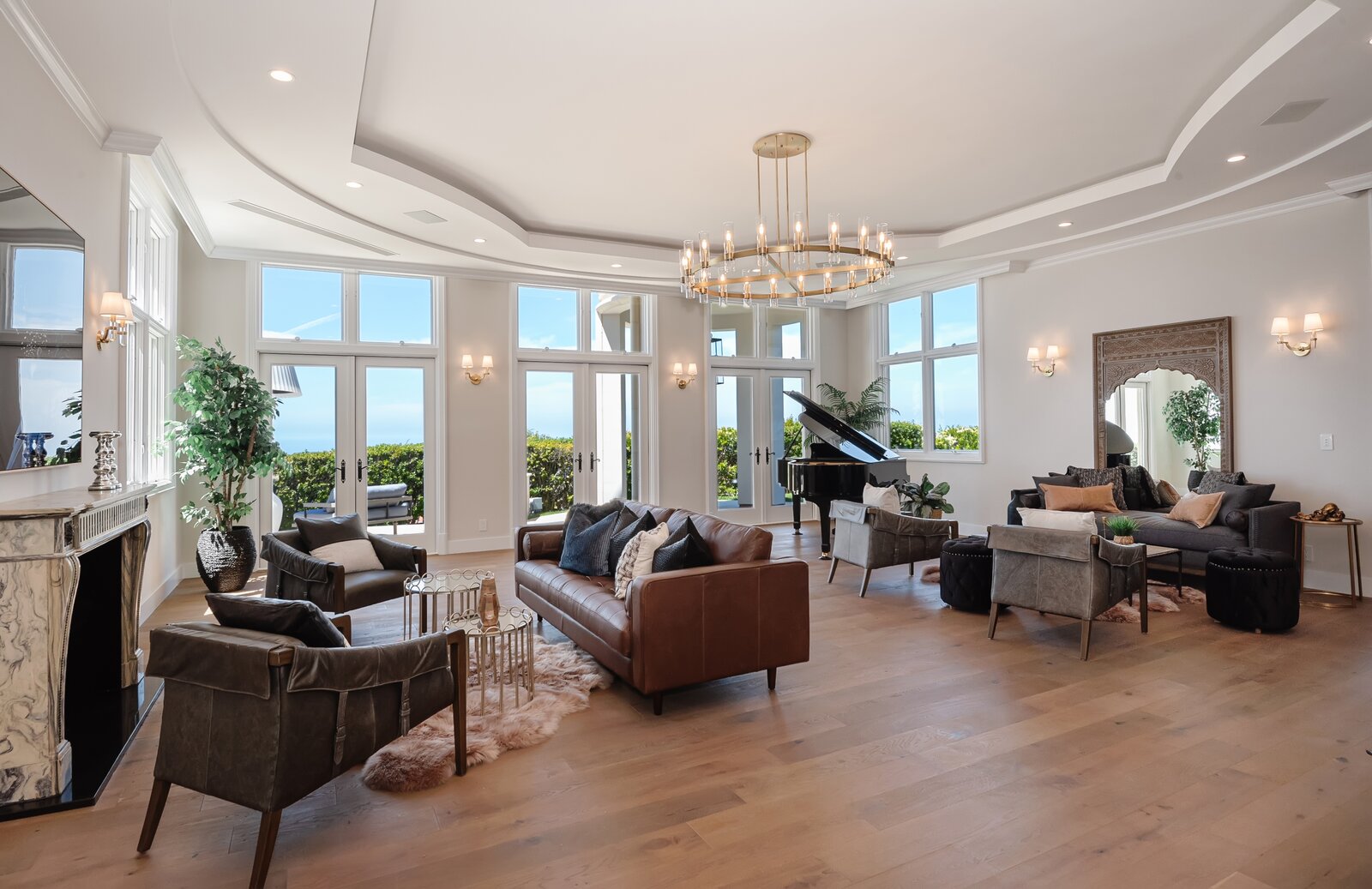 Photo 14 of 15 in European-Style Estate With Ocean Views Lists for $15 ...