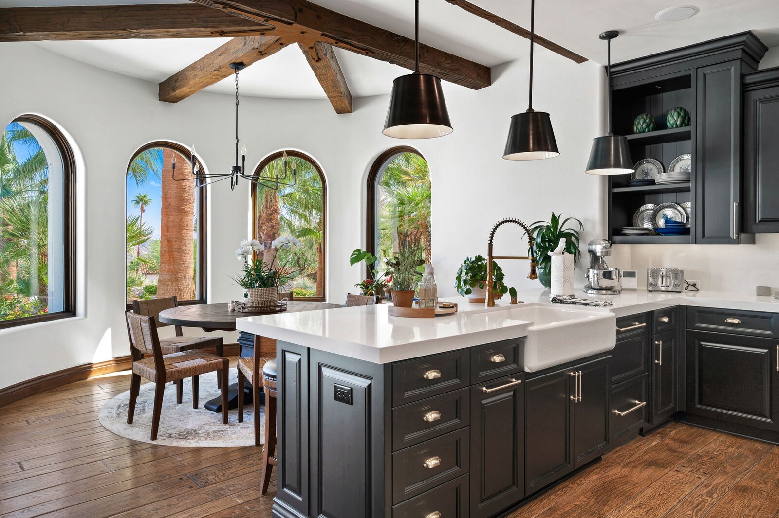 Photo 6 of 13 in Palm Desert Estate with Brick-Walled Wine Cellar and ...