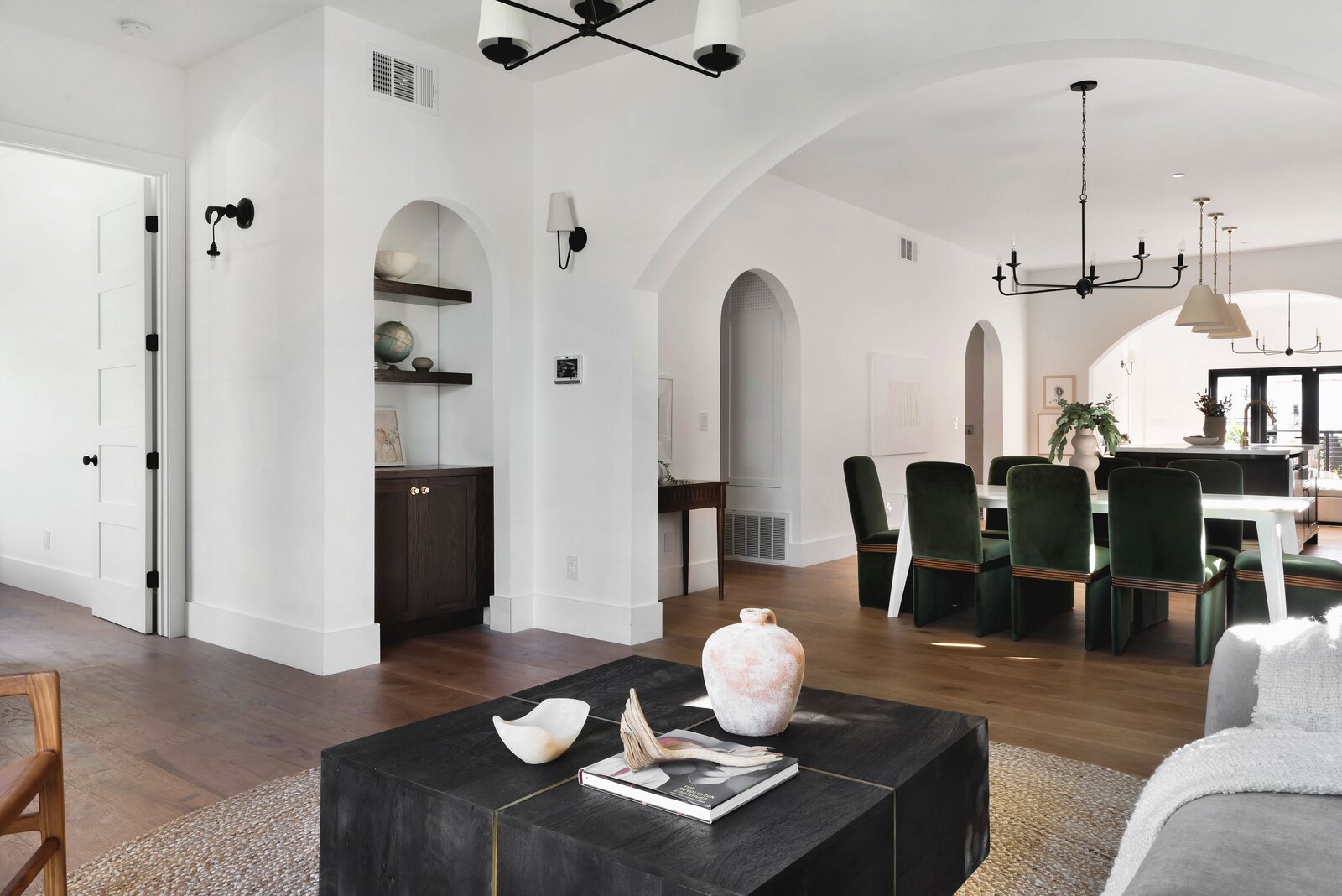 Photo 4 of 11 in Charming Redesigned Spanish Residence by Leverage ...