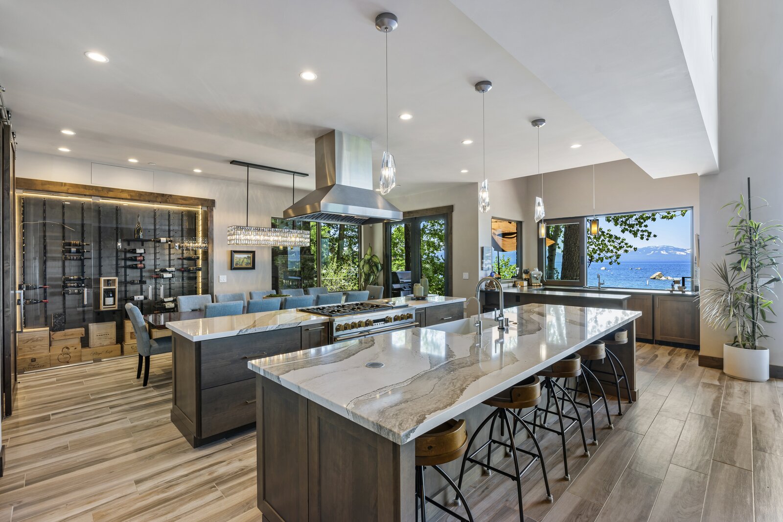Photo 2 of 13 in Brand-New Lakefront Mansion in Nevada’s Prestigious ...