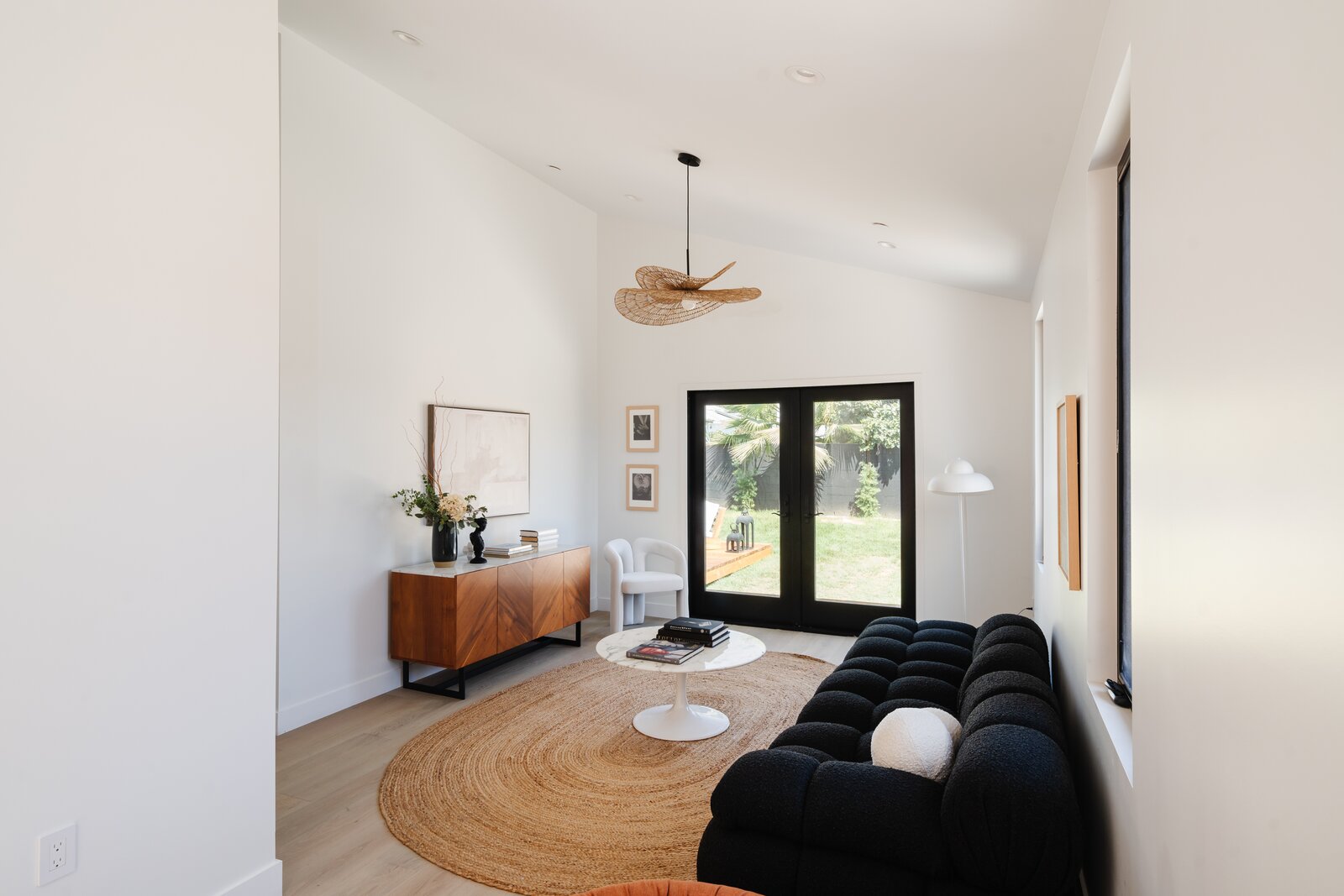 Photo 3 of 11 in Designer Residence With Flex Space in Los Angeles ...