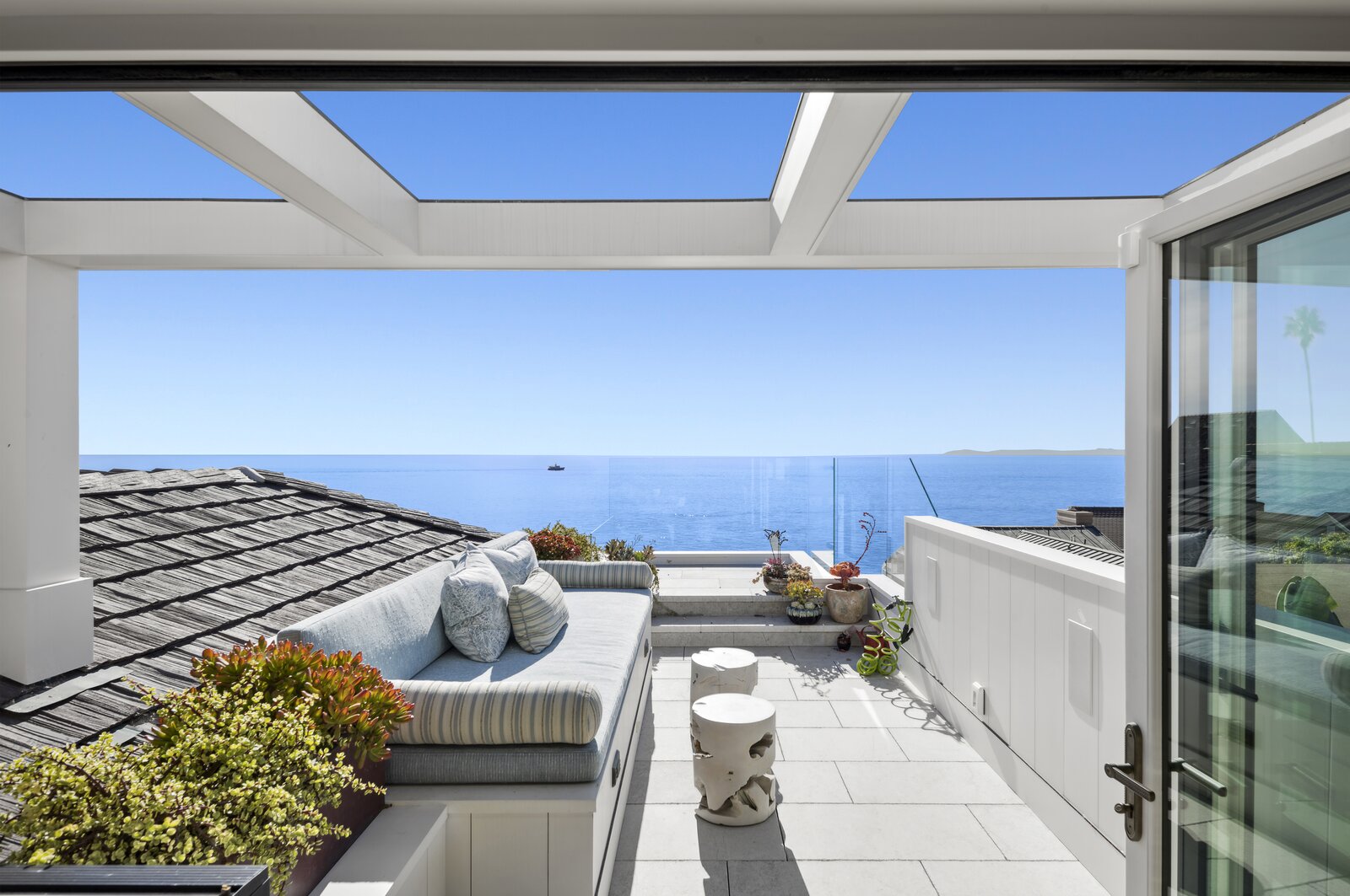 Photo 1 of 9 in Modern Ocean View Residence in Highly Desirable Laguna ...