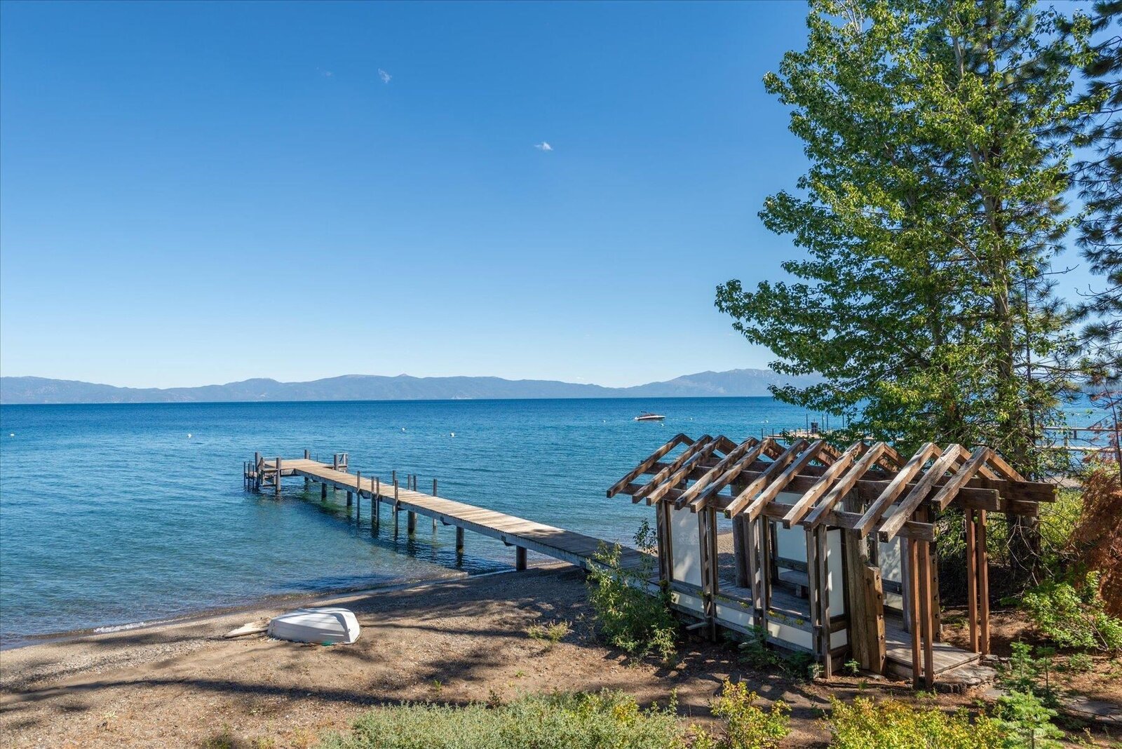 Photo 10 of 10 in West Shore 2.73-Acre Lakefront Compound With 130 ...