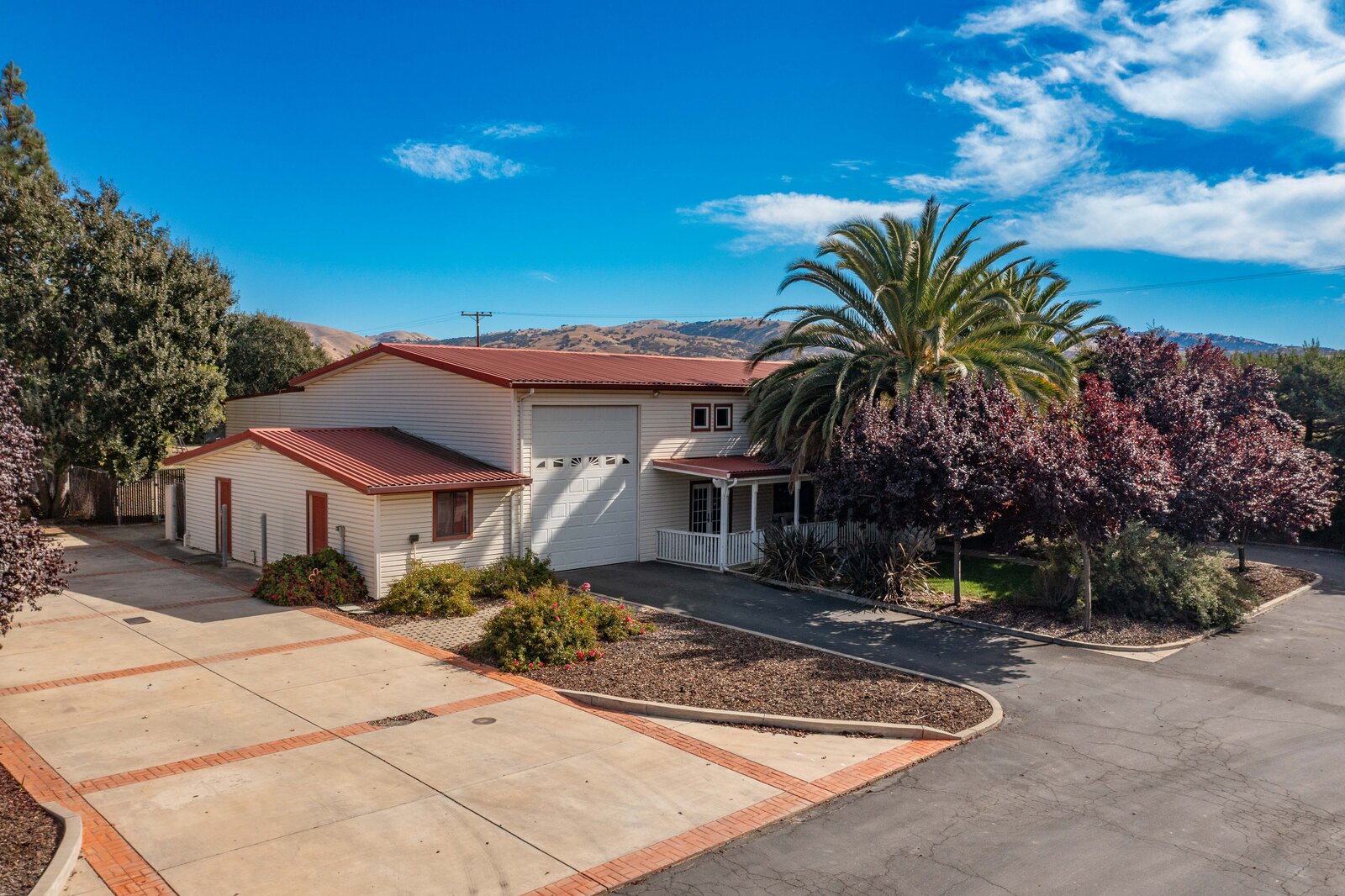 Photo 3 of 7 in The “Greenville Ranch Estate” on 6+ Acres with Three ...