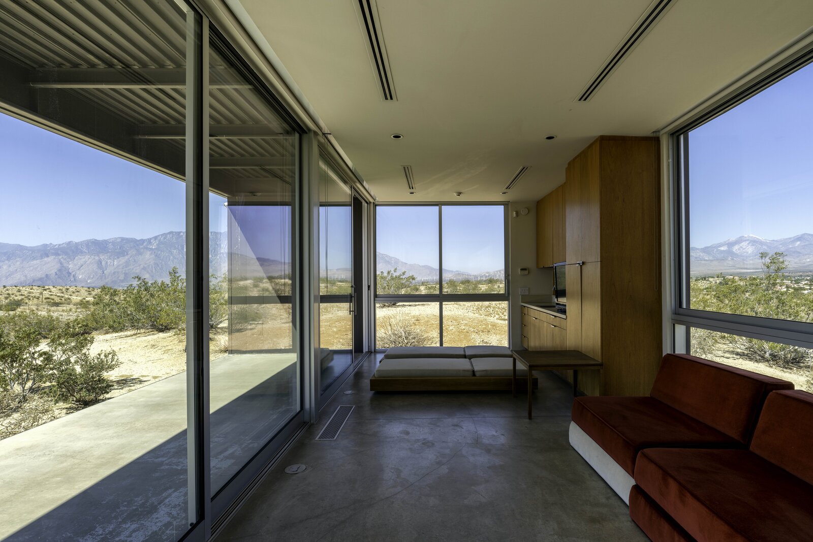 Photo 5 of 11 in Desert House, A Marmol-Radziner Mid-Century Modern ...