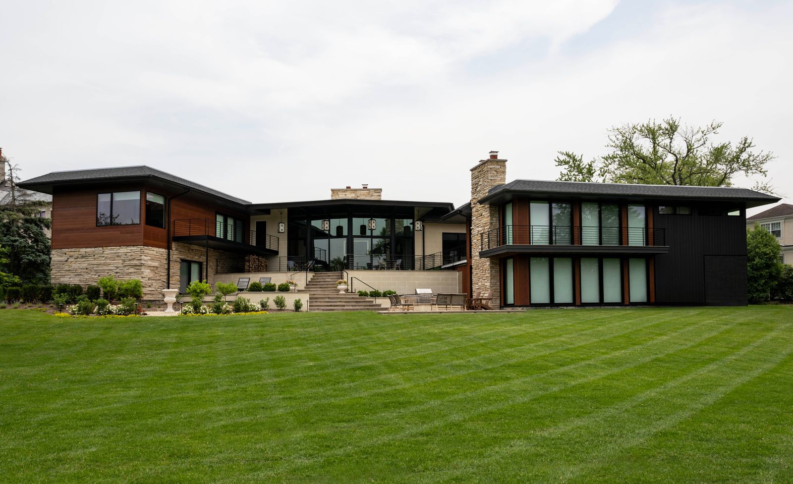 Photo 4 of 47 in 1968 Mid-century Home Reimagined in Illinois by ...