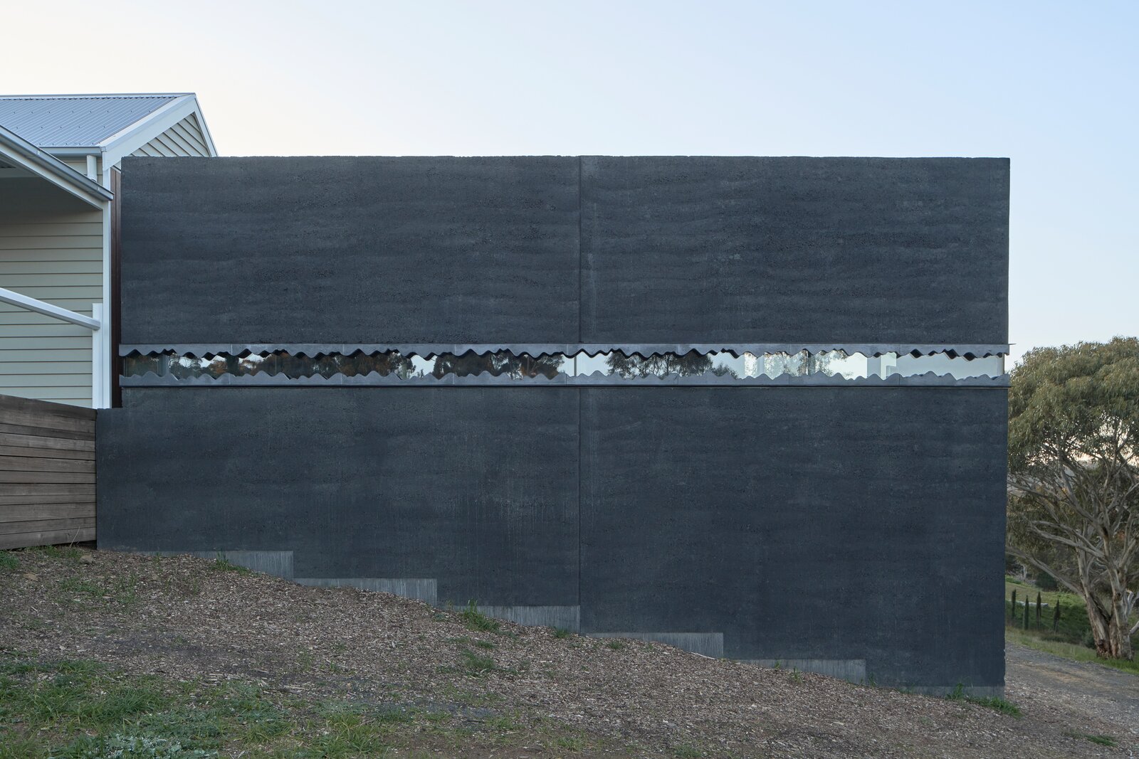 Photo 8 of 31 in House with Earthen Walls by Branch Studio Architects ...