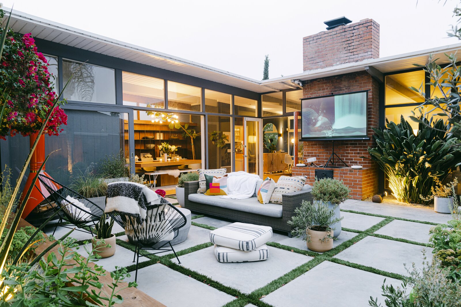 Photo 8 of 12 in Oakland Midcentury Garden Courtyard by Yardzen - Dwell
